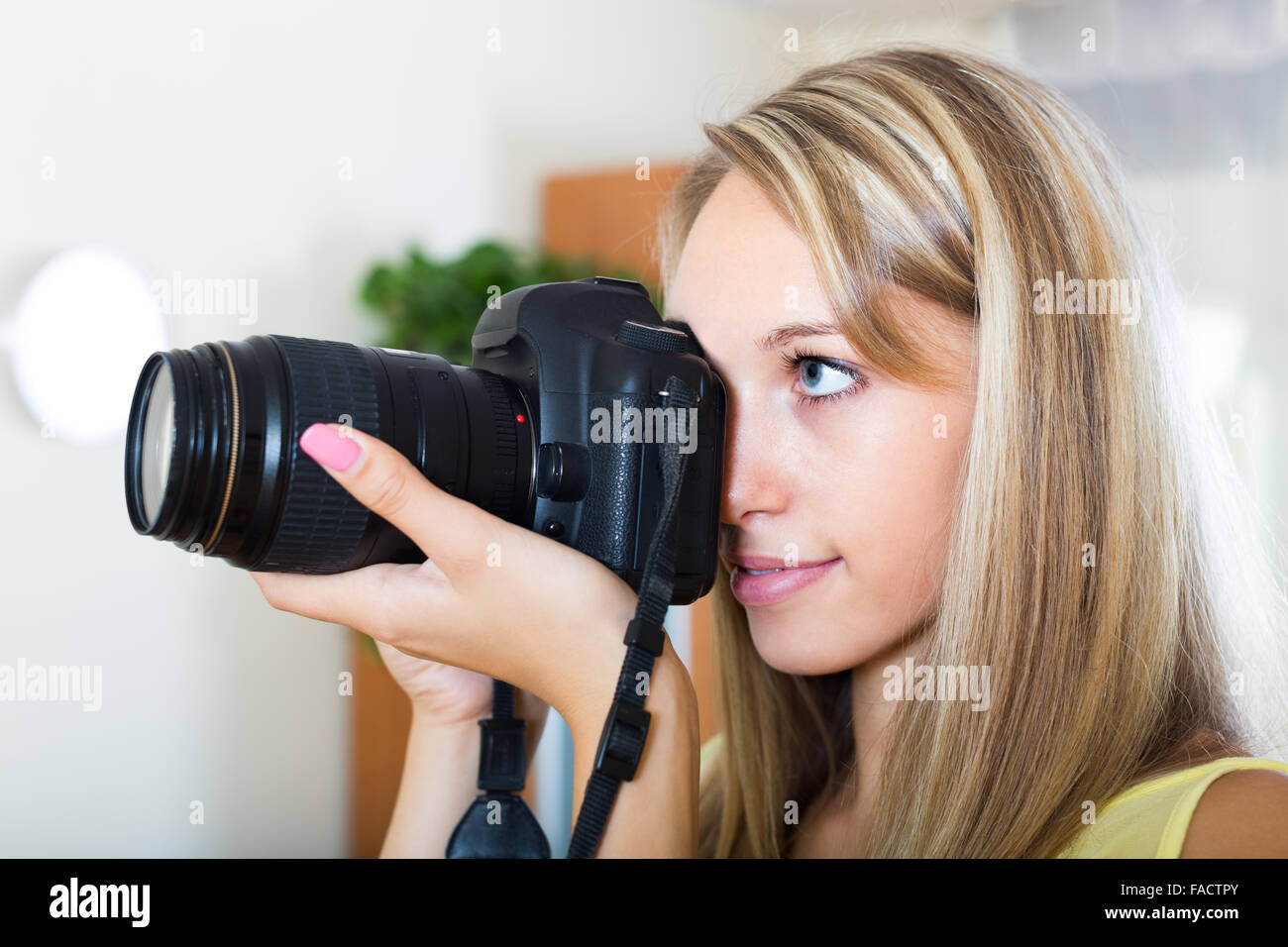 Camerawoman hi-res stock photography and images - Alamy