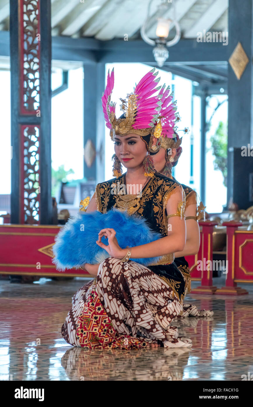 Women performing a traditional Javanese dance at The Sultan's Palace ...