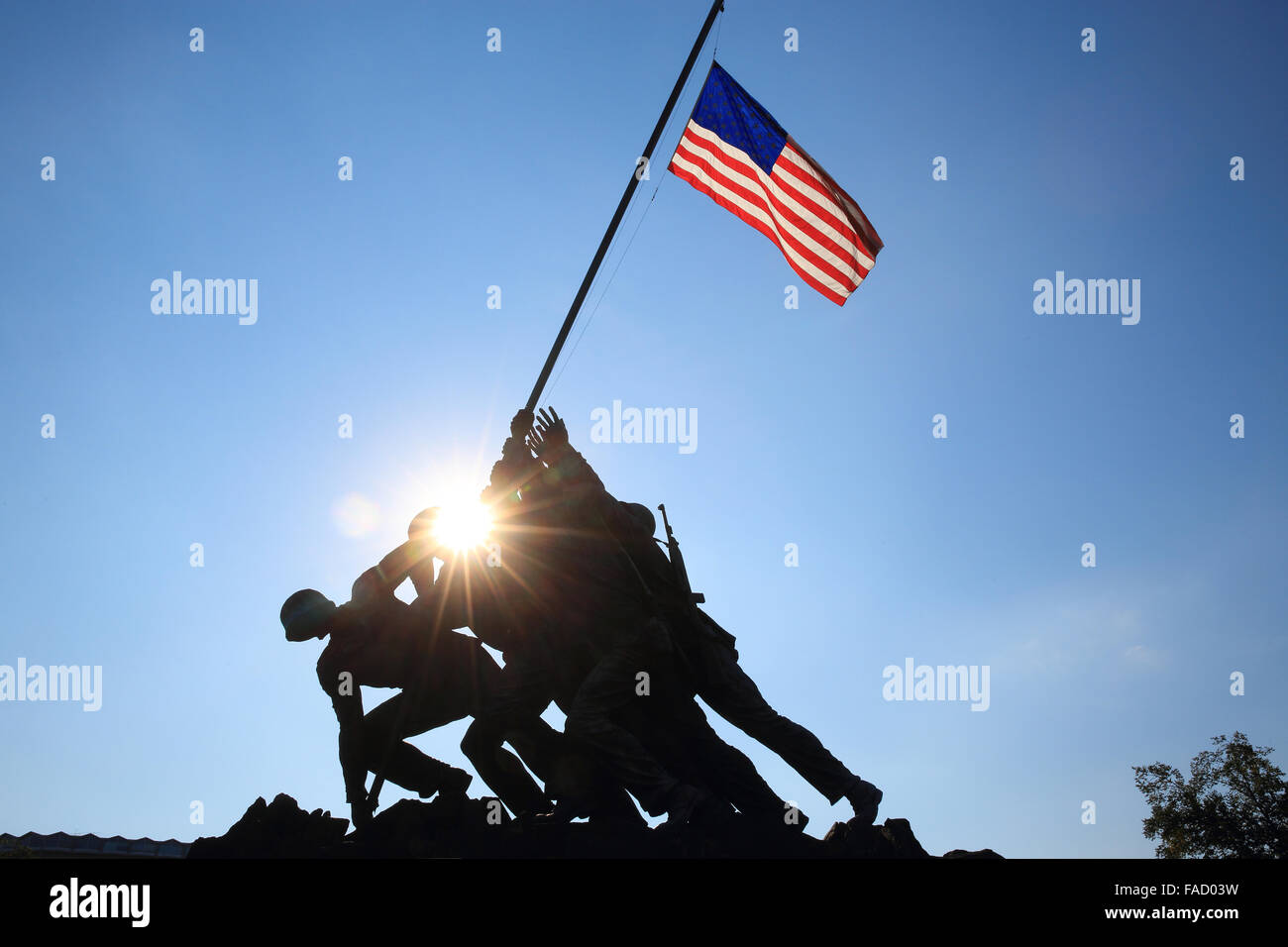The moving Iwo Jima Statue (Marine Corps Memorial) in Arlington ...