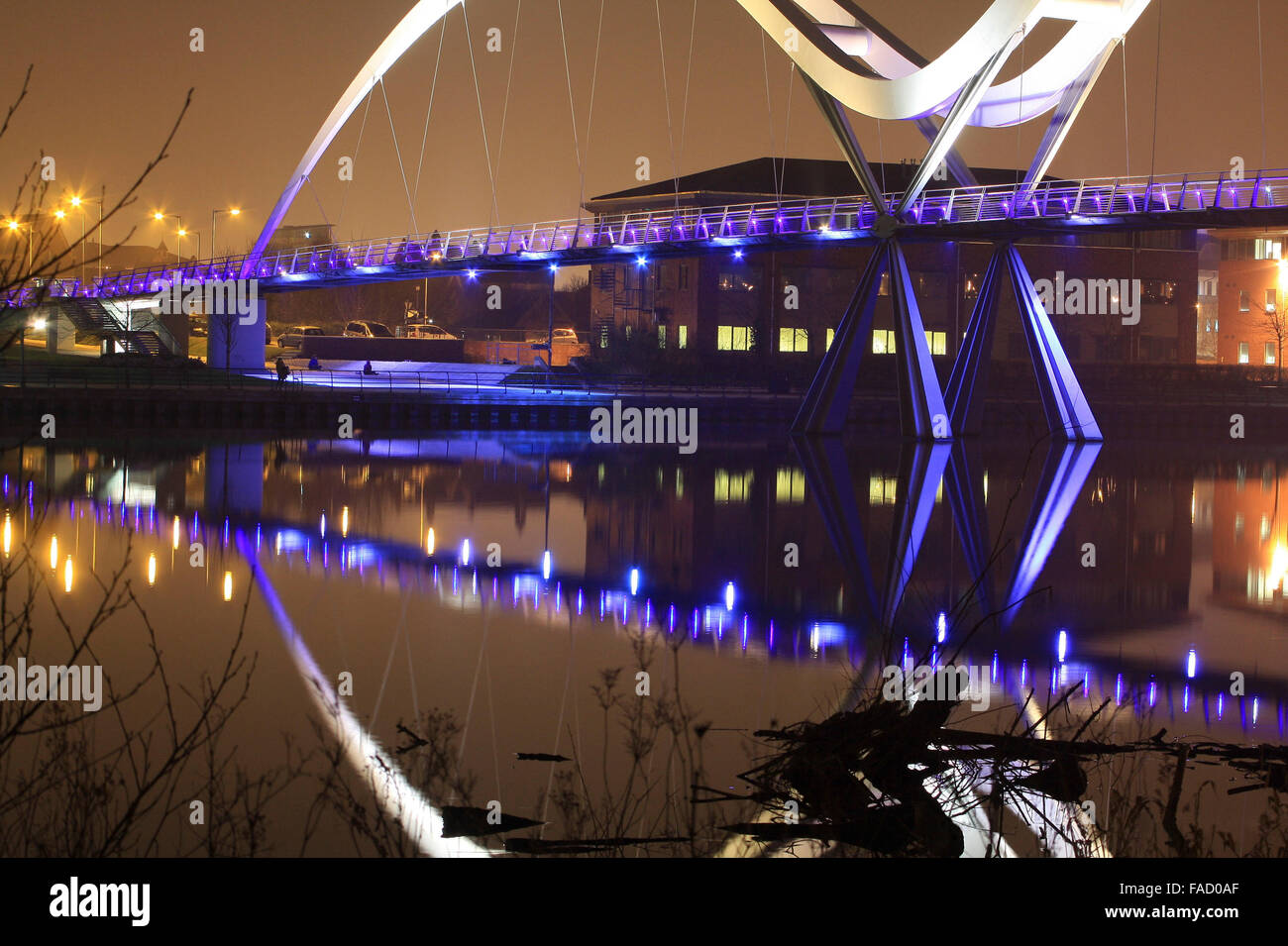 View of infinity bridge at night hi-res stock photography and images ...