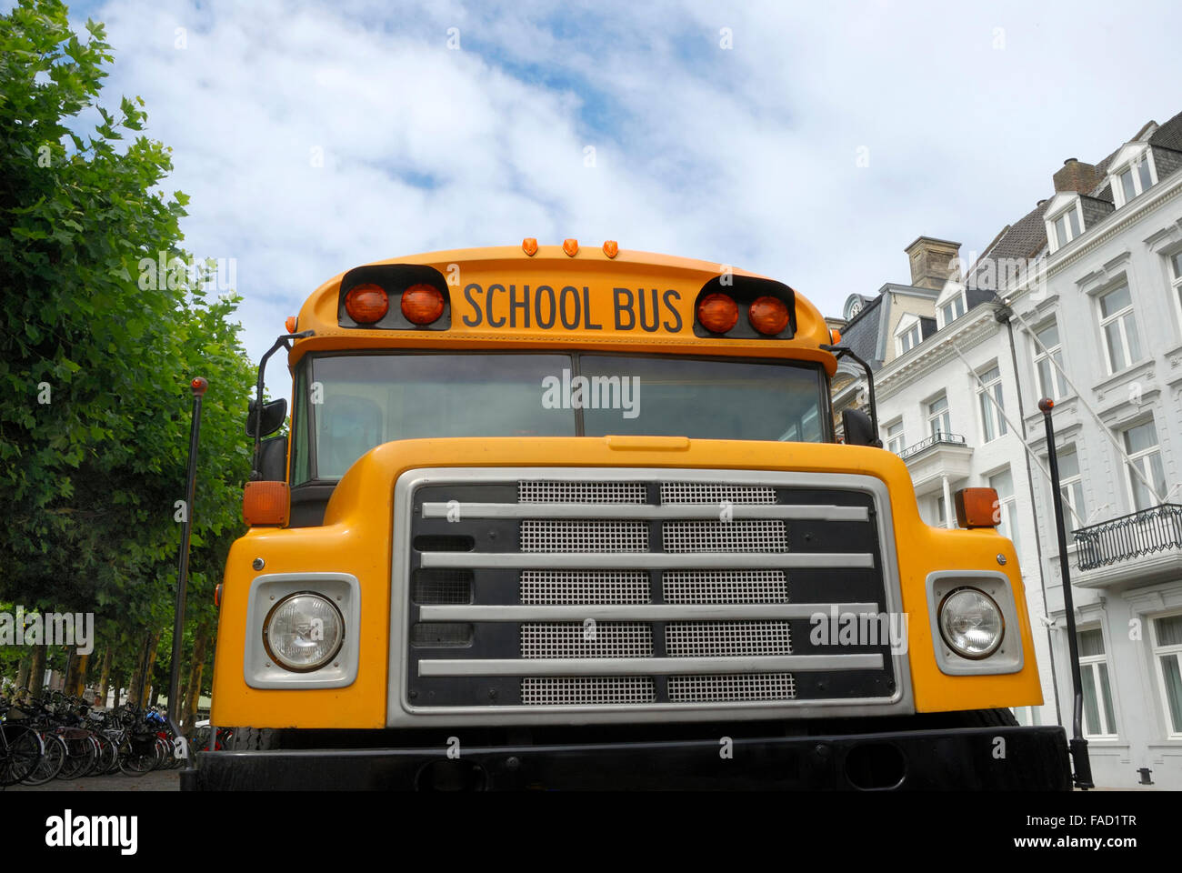 Yellow schoolbus in a city Stock Photo - Alamy