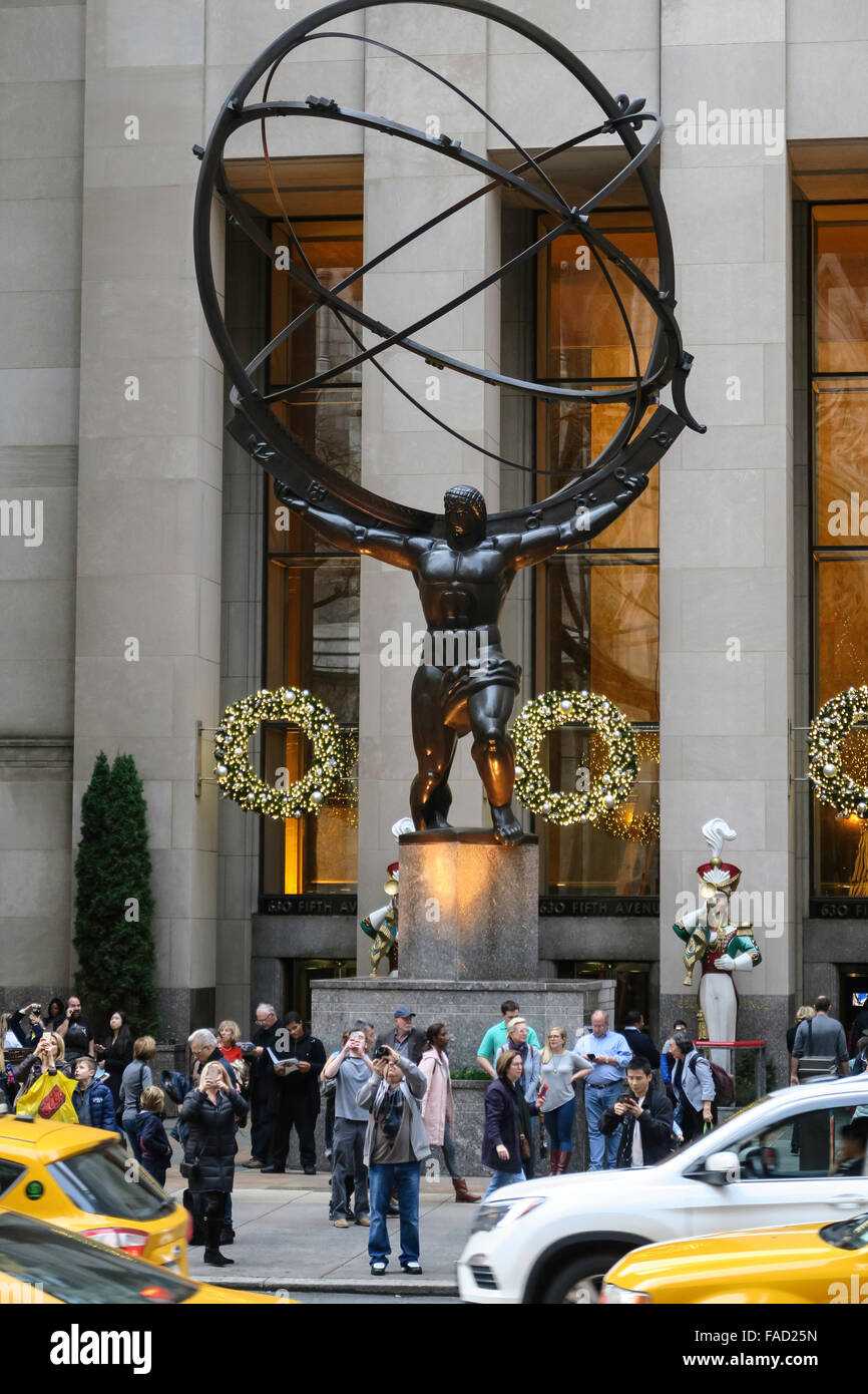 Atlas Statue in Rockefeller Center, NYC Stock Photo - Alamy