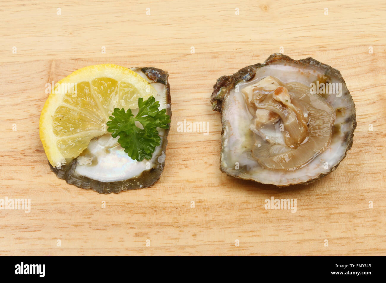 Pearl in oyster shell hi-res stock photography and images - Alamy