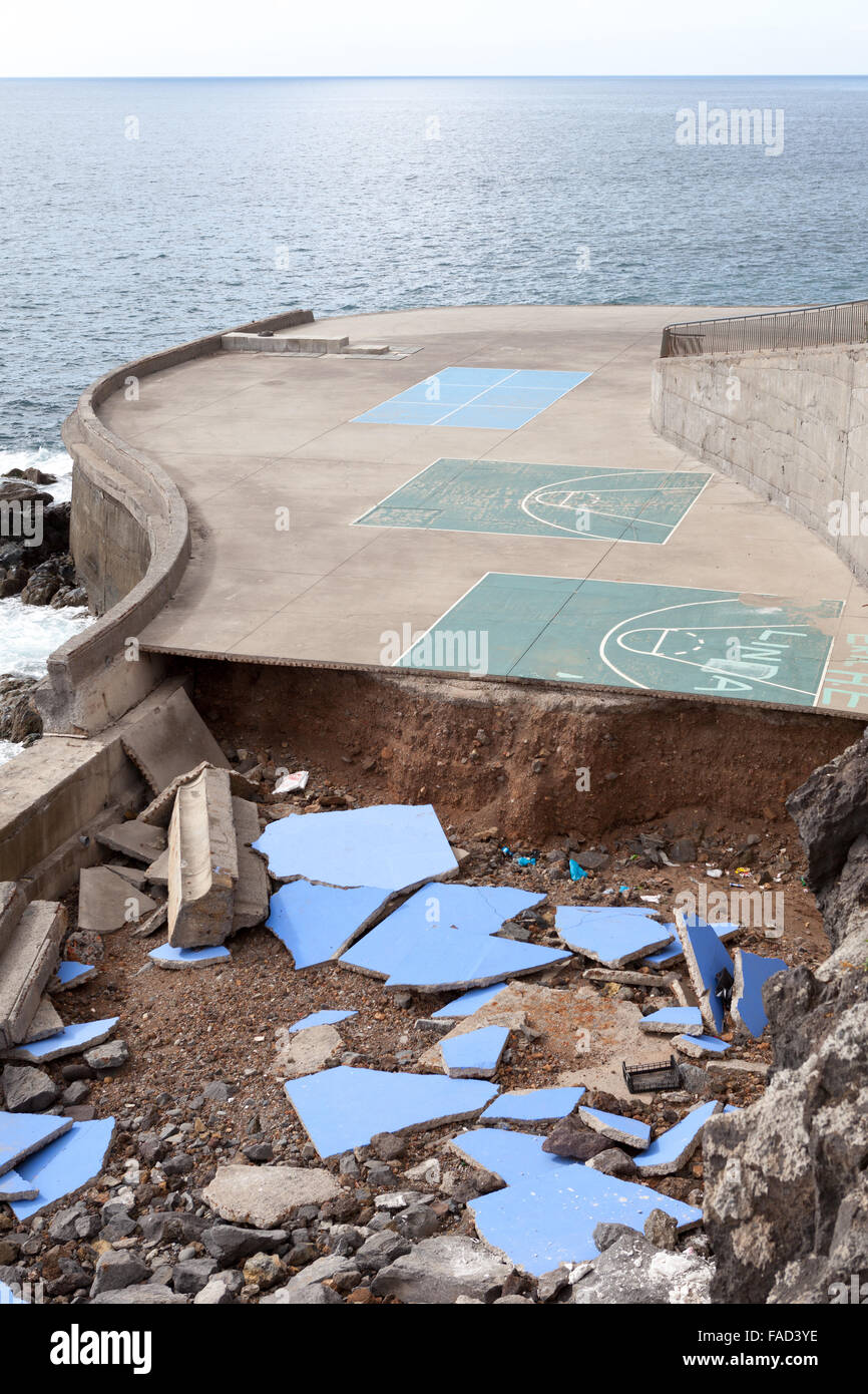 Concrete platform hi-res stock photography and images - Alamy