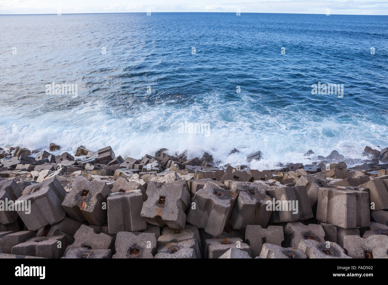 Sea defence blocks hi-res stock photography and images - Alamy