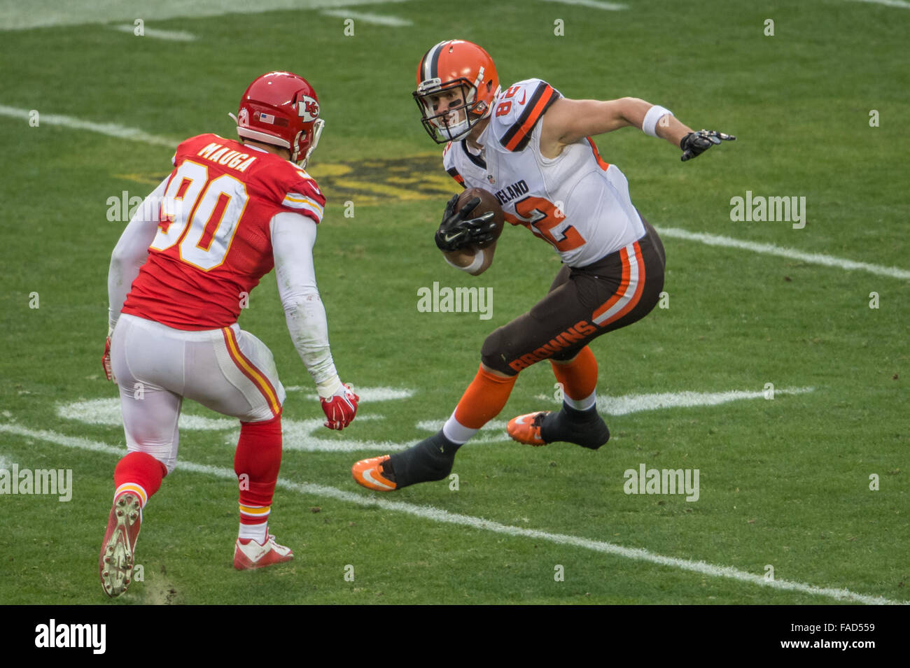 Kansas City, Missouri, USA. 27th Dec, 2015. Cleveland Browns TE Gary ...