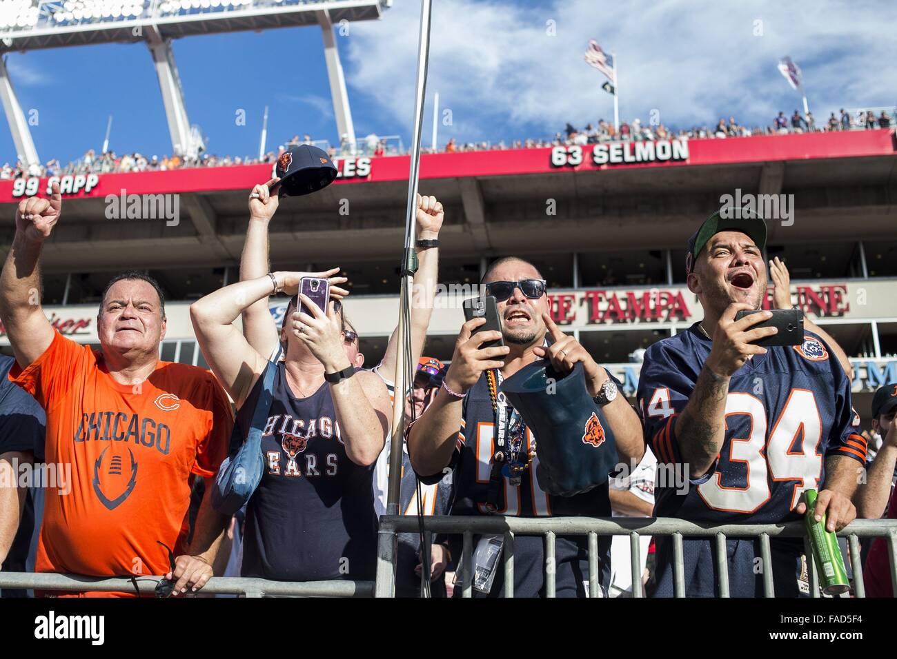 Florida, USA. 27th Dec, 2015. Zack Wittman | Times.Bears fans scream ...
