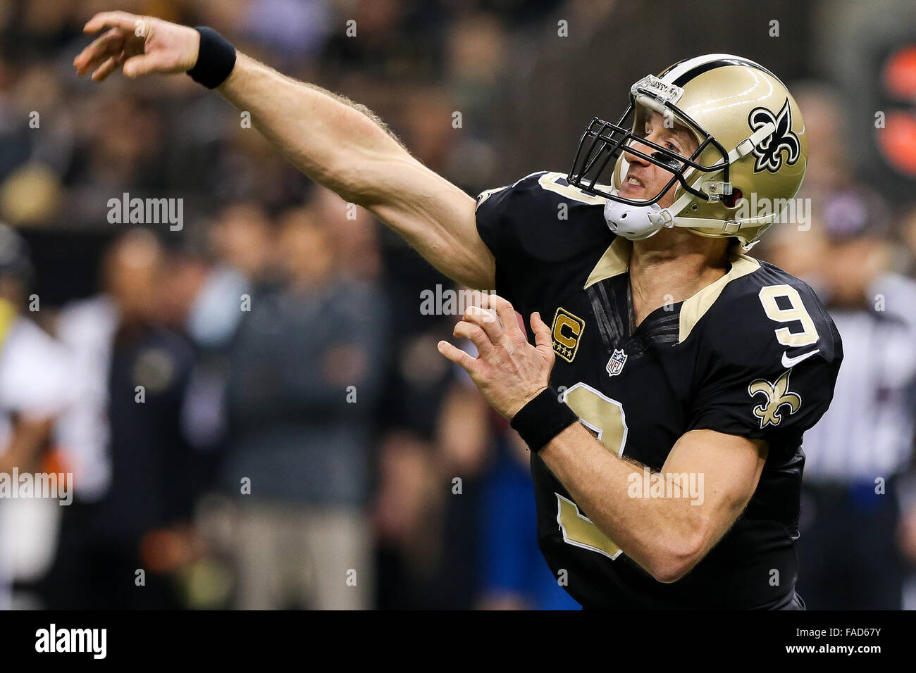 New Orleans, USA. 27th Dec, 2015. New Orleans Saints quarterback Drew ...