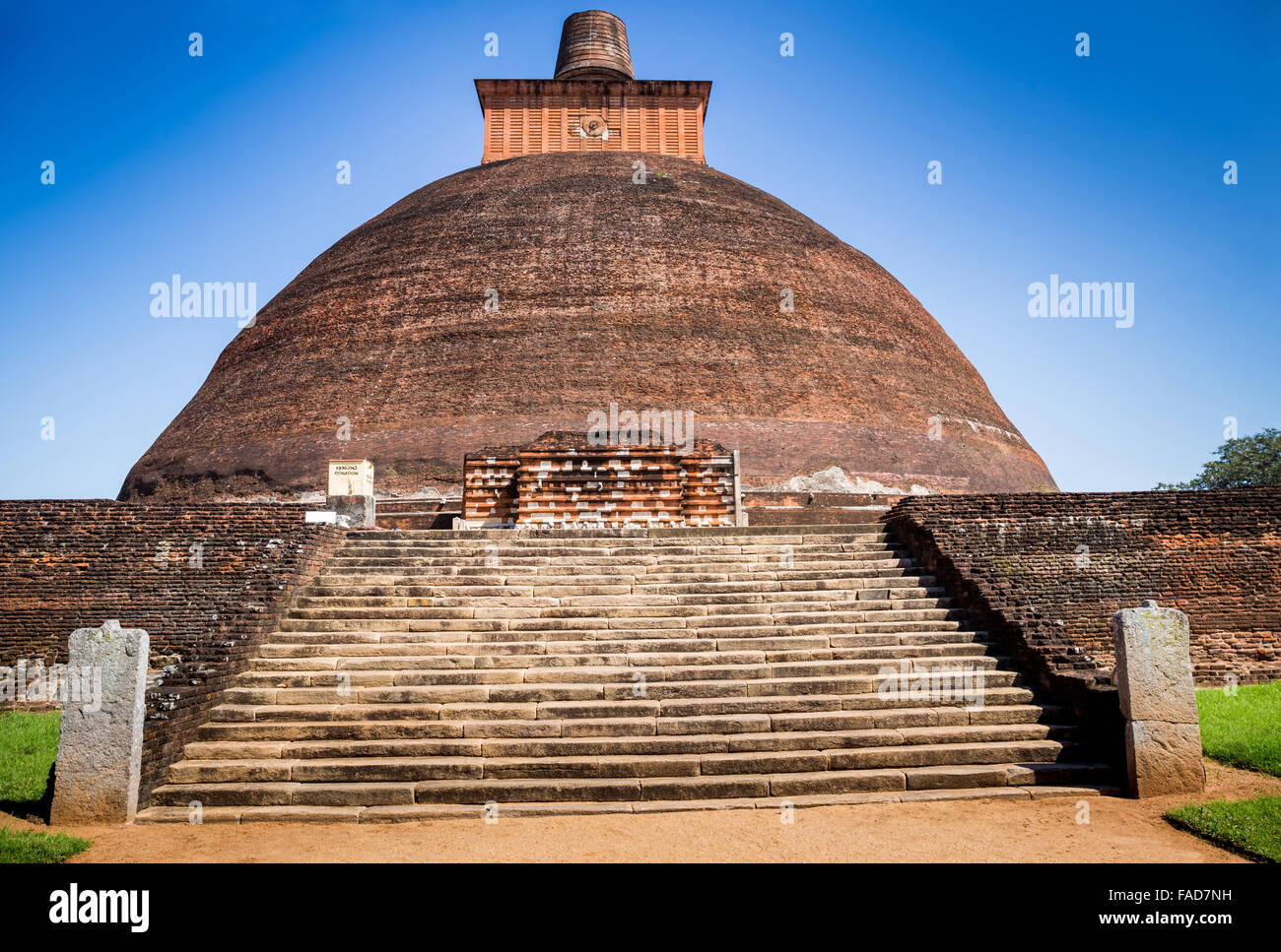 Jetavanaramaya dagoba in the ruins of Jetavana, UNESCO world heritage ...