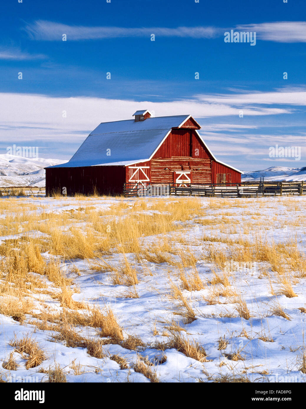 Classic red barn hi-res stock photography and images - Alamy
