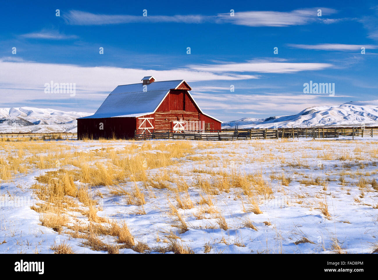 Classic red barn hi-res stock photography and images - Alamy