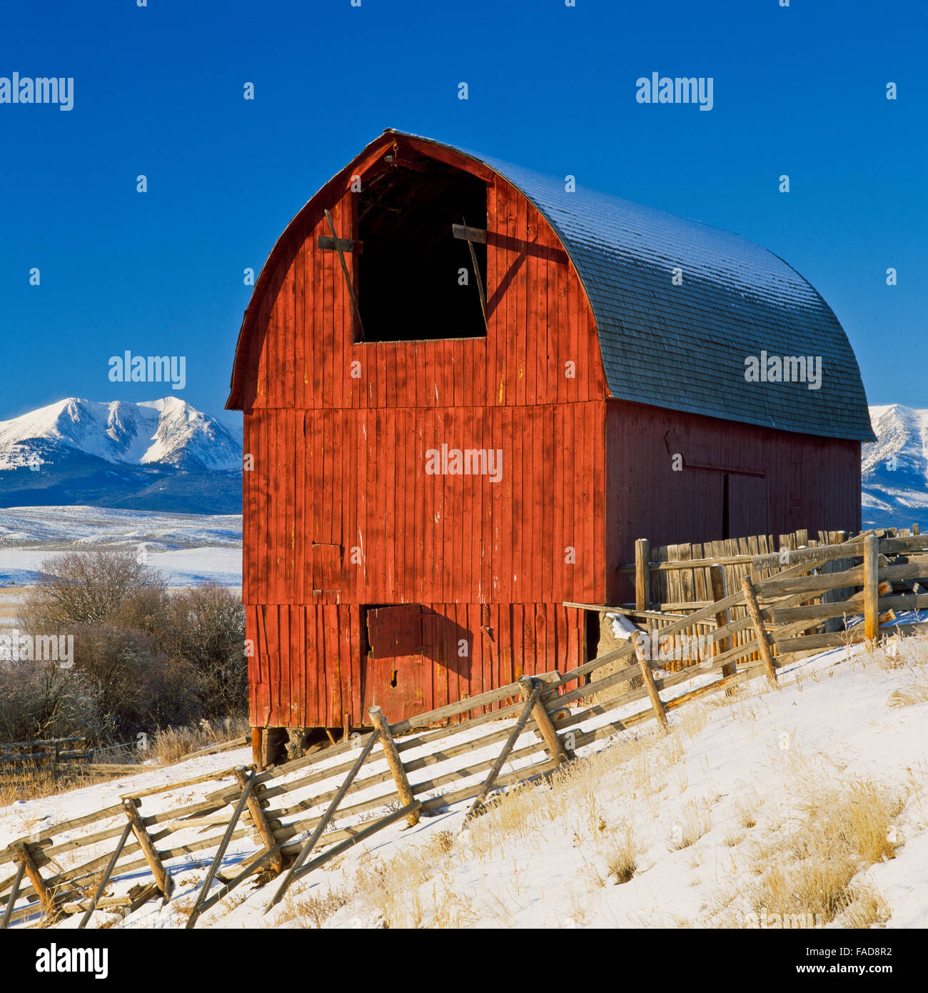 Classic red barn hi-res stock photography and images - Alamy
