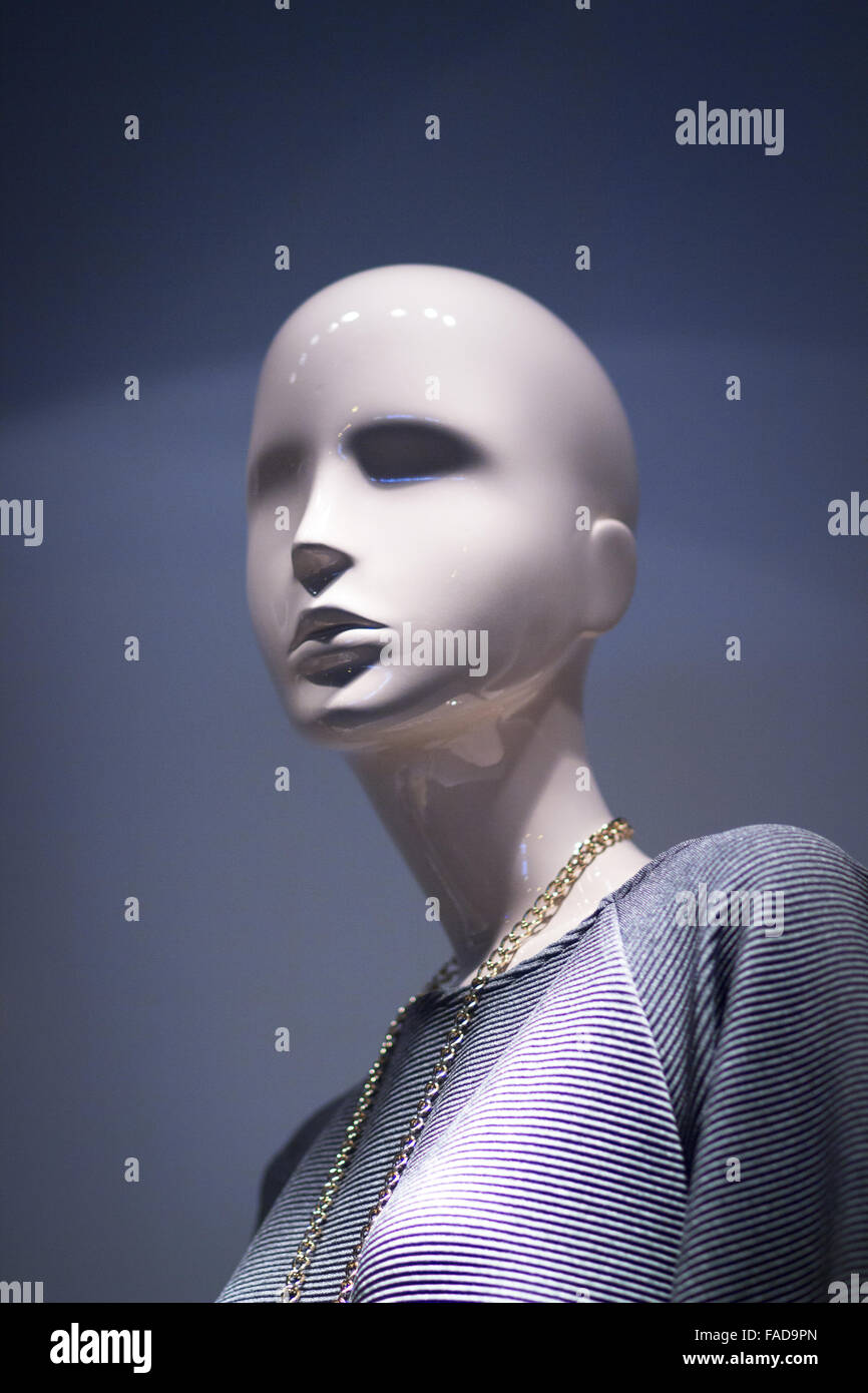 Female shop dummy fashion mannequin in department store boutique window ...