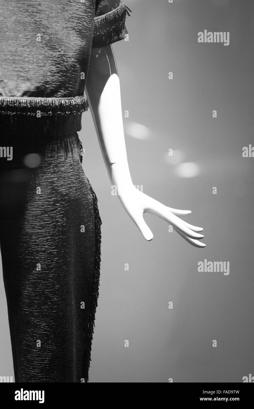 Female shop dummy fashion mannequin in department store boutique window ...