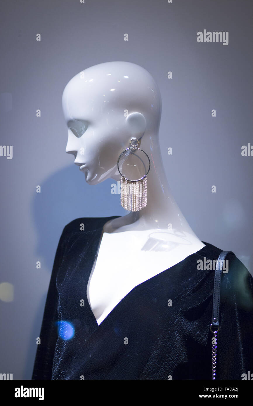Female shop dummy fashion mannequin in department store boutique window ...