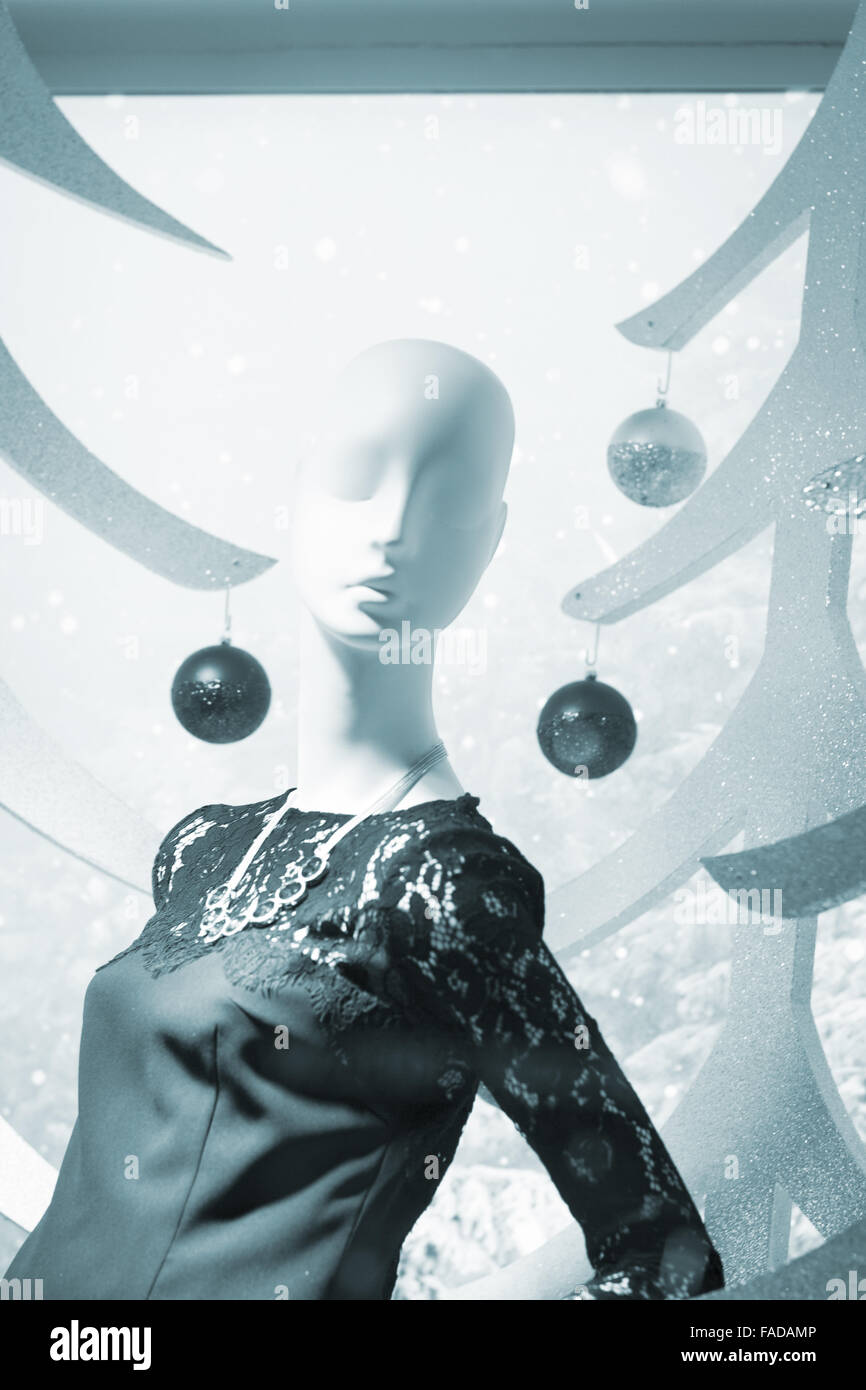 Female shop dummy fashion mannequin in department store boutique window ...