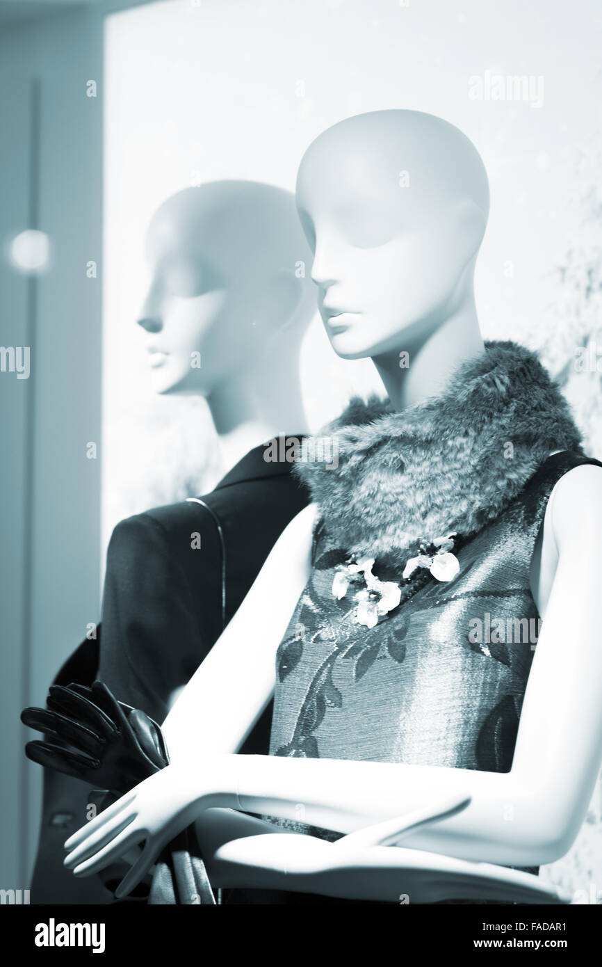 Female shop dummy fashion mannequin in department store boutique window ...