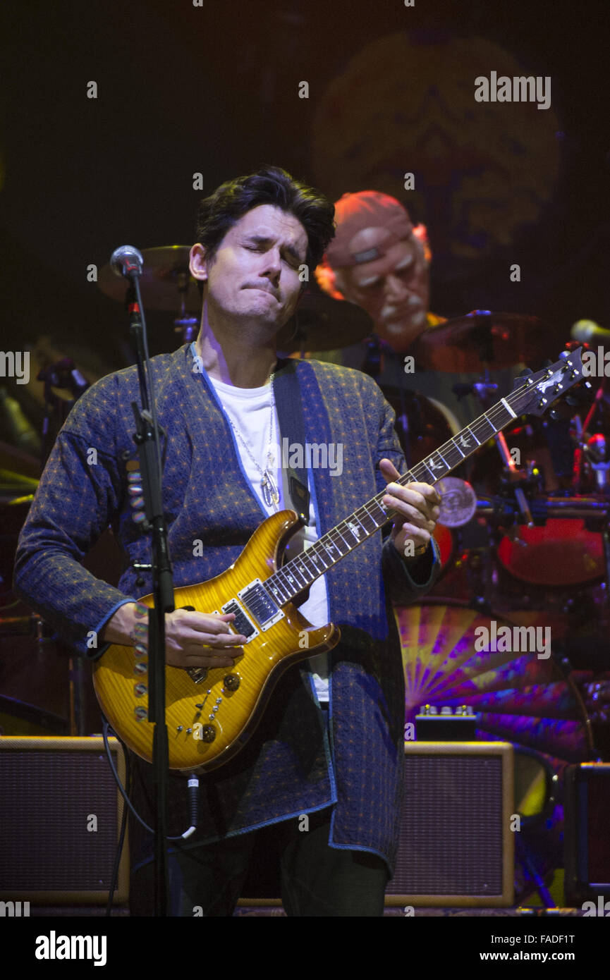 Bob weir 2015 hi-res stock photography and images - Alamy