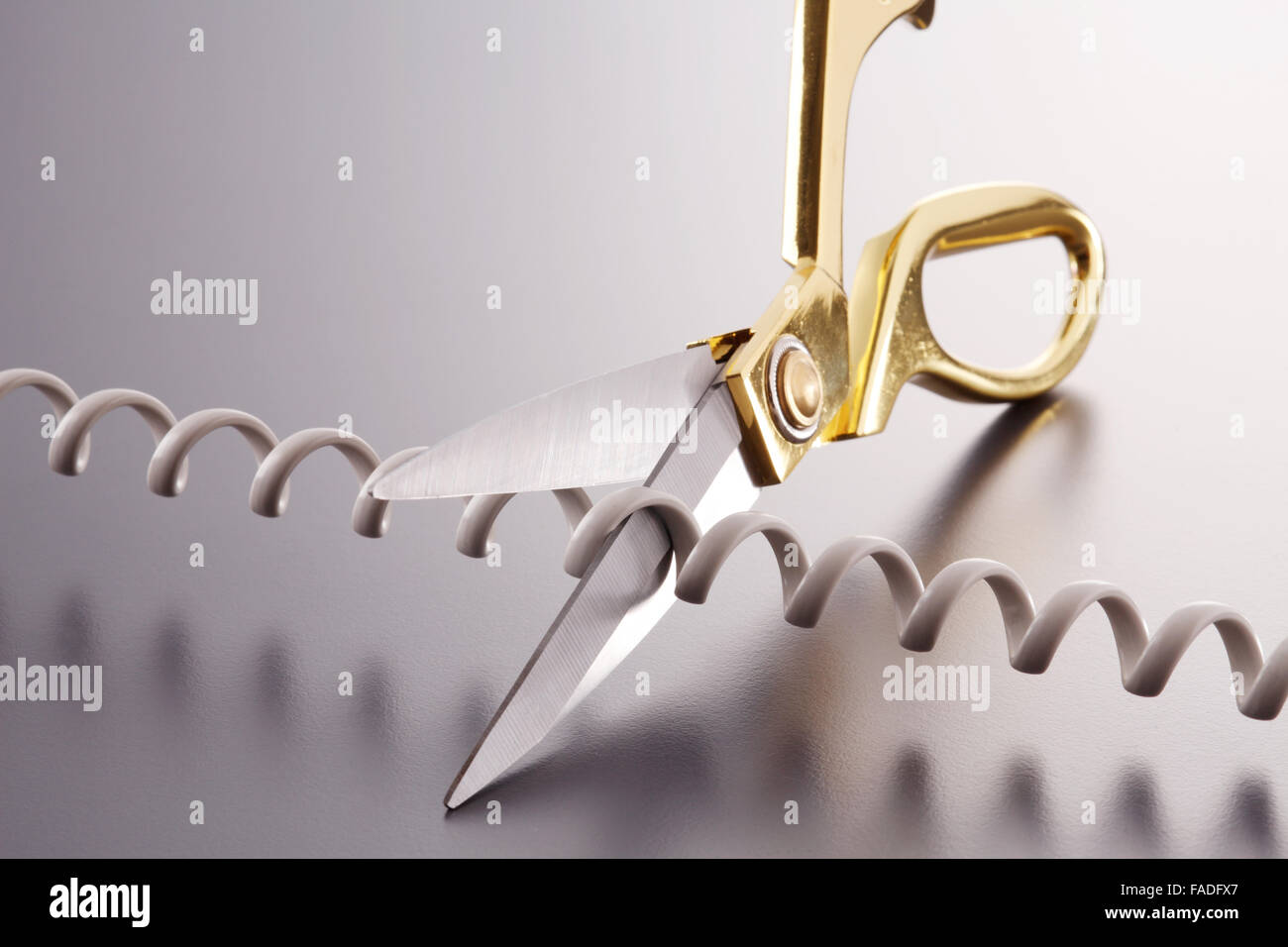 How to cut cord hi-res stock photography and images - Alamy