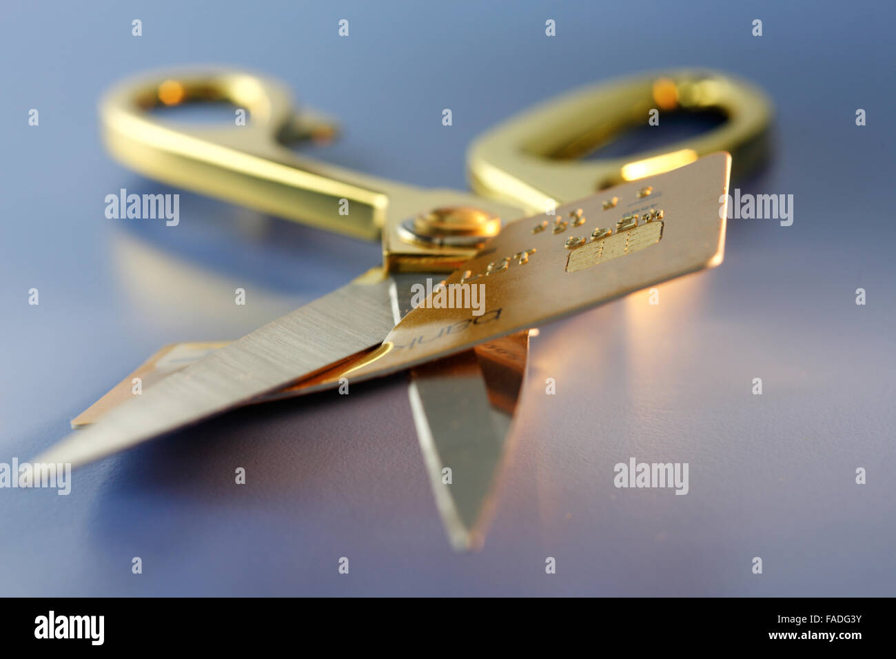 Cutting card with scissors hi-res stock photography and images - Alamy