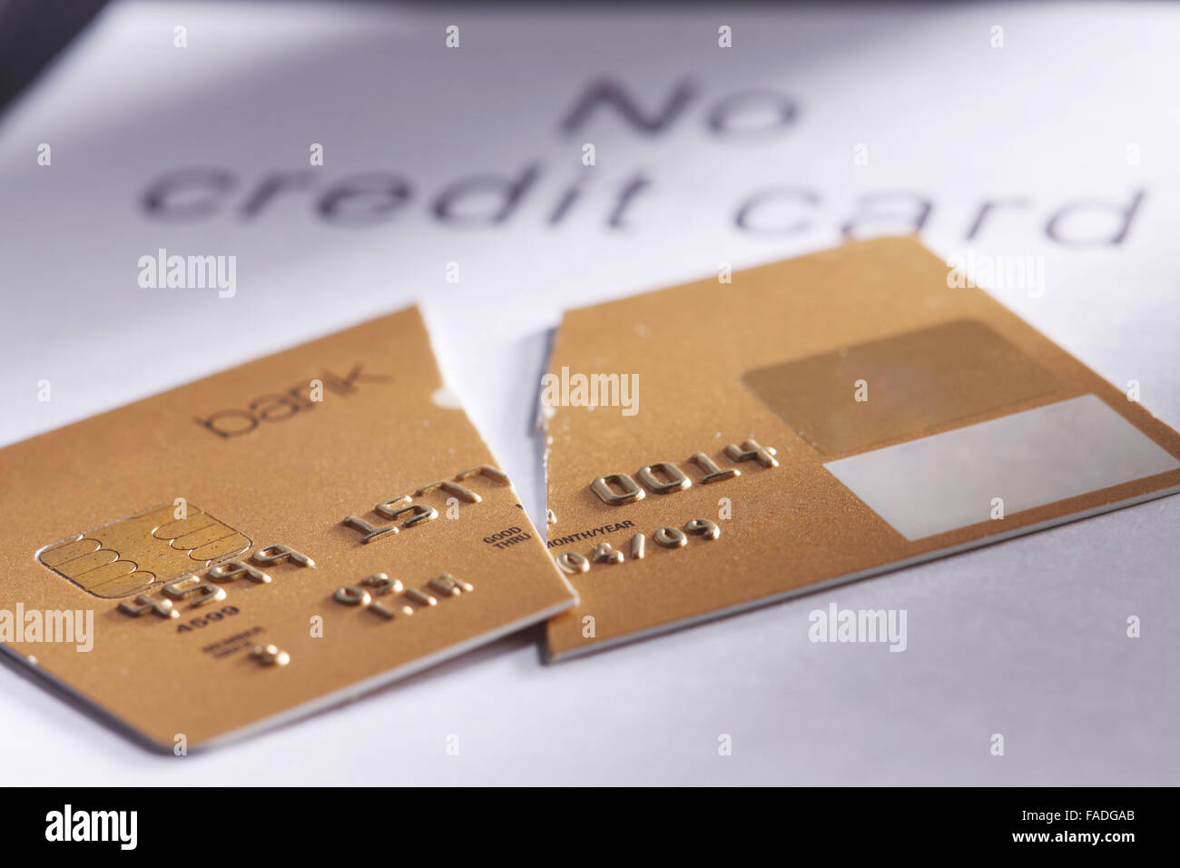 credit card cut into half Stock Photo - Alamy