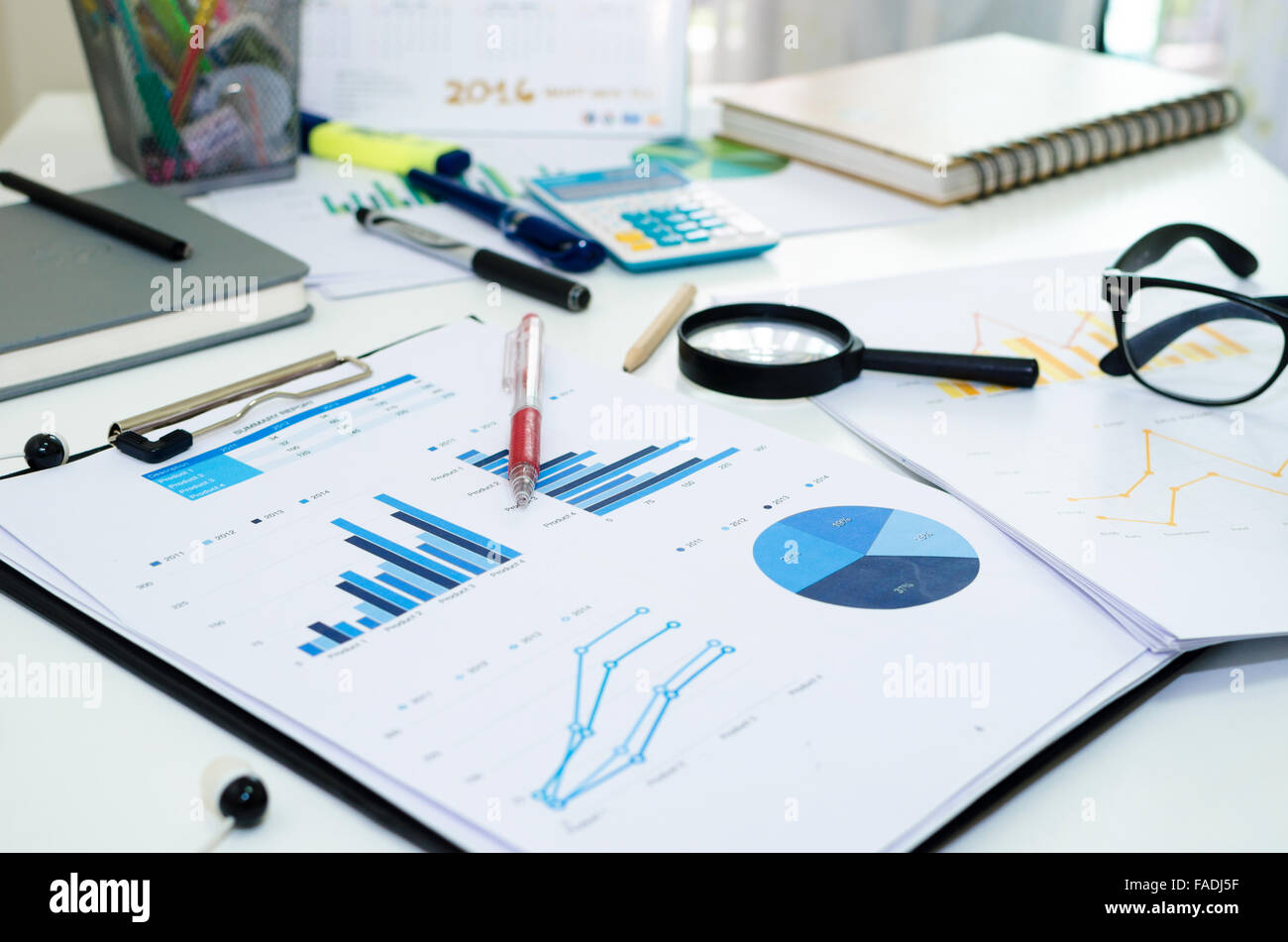 Report charts hi-res stock photography and images - Alamy