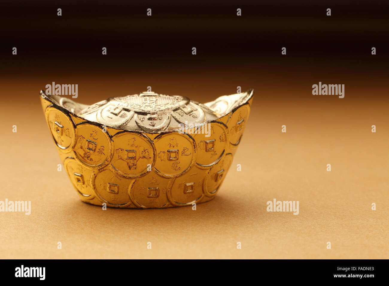 Close-up of a gold ingot Stock Photo - Alamy