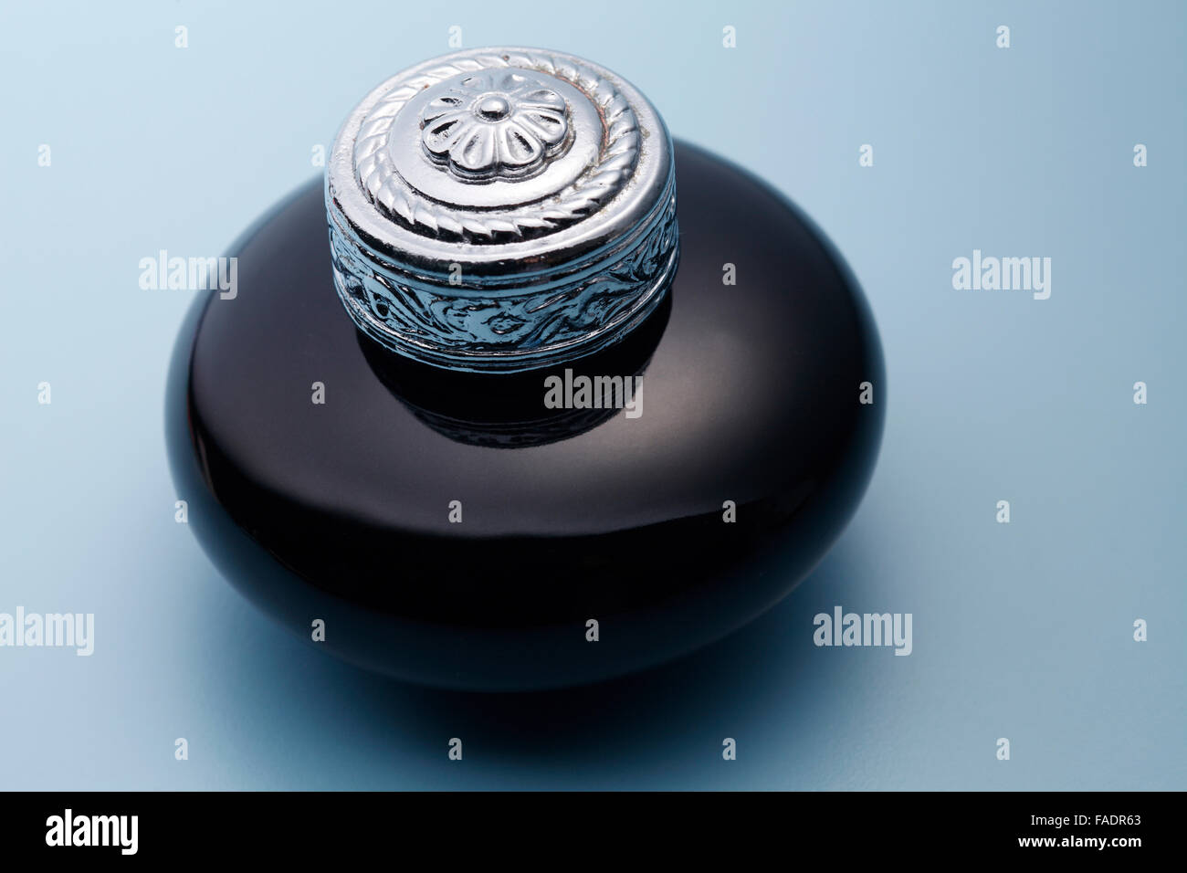 Old fashioned bottle of ink hi-res stock photography and images - Alamy