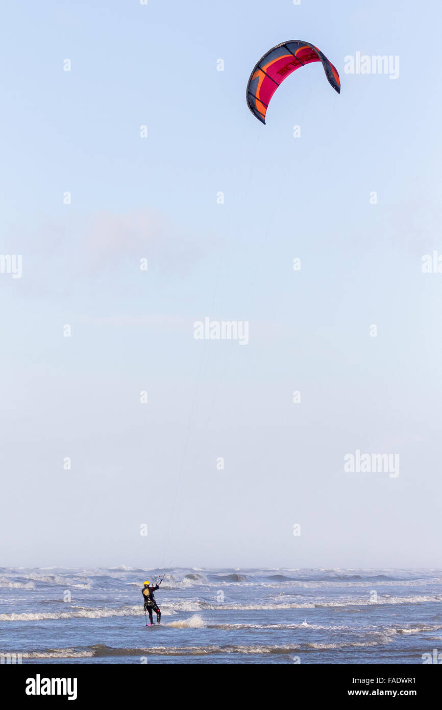 Parasurfing (Kite surfing) at Ynyslas Stock Photo - Alamy