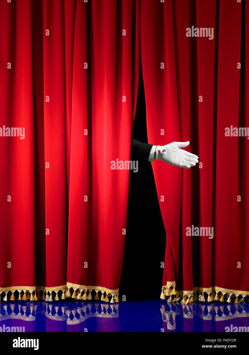 Gold stage and curtains hi-res stock photography and images - Alamy