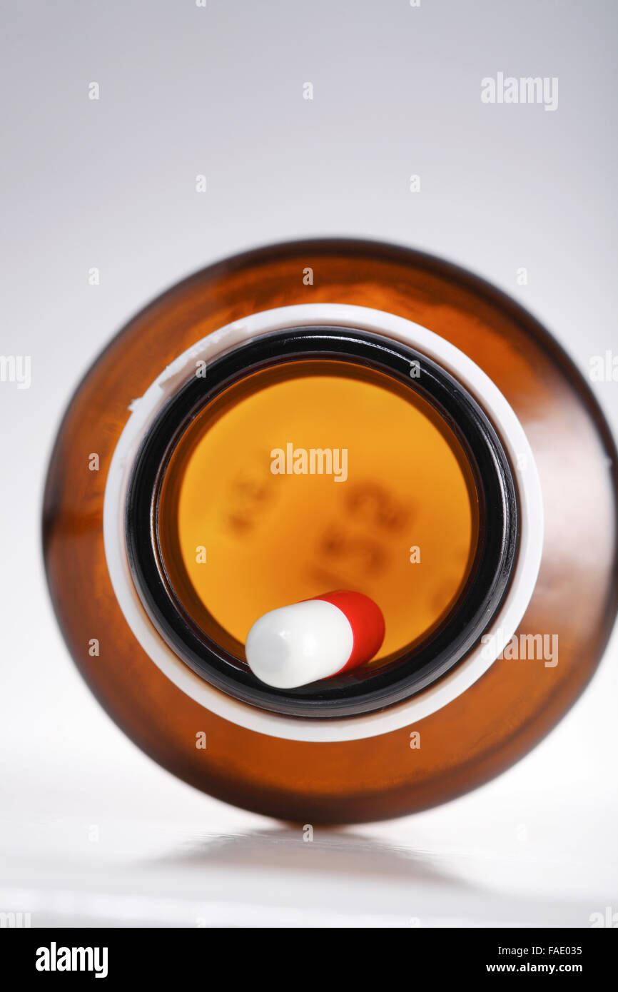 close up of the pill and bottle Stock Photo - Alamy