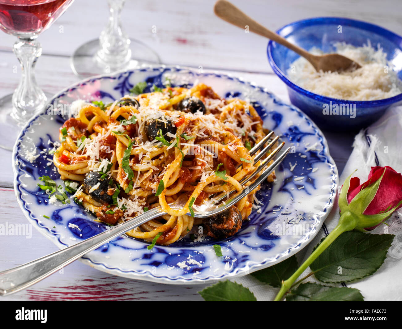 Antique blue pattered plate hi-res stock photography and images - Alamy