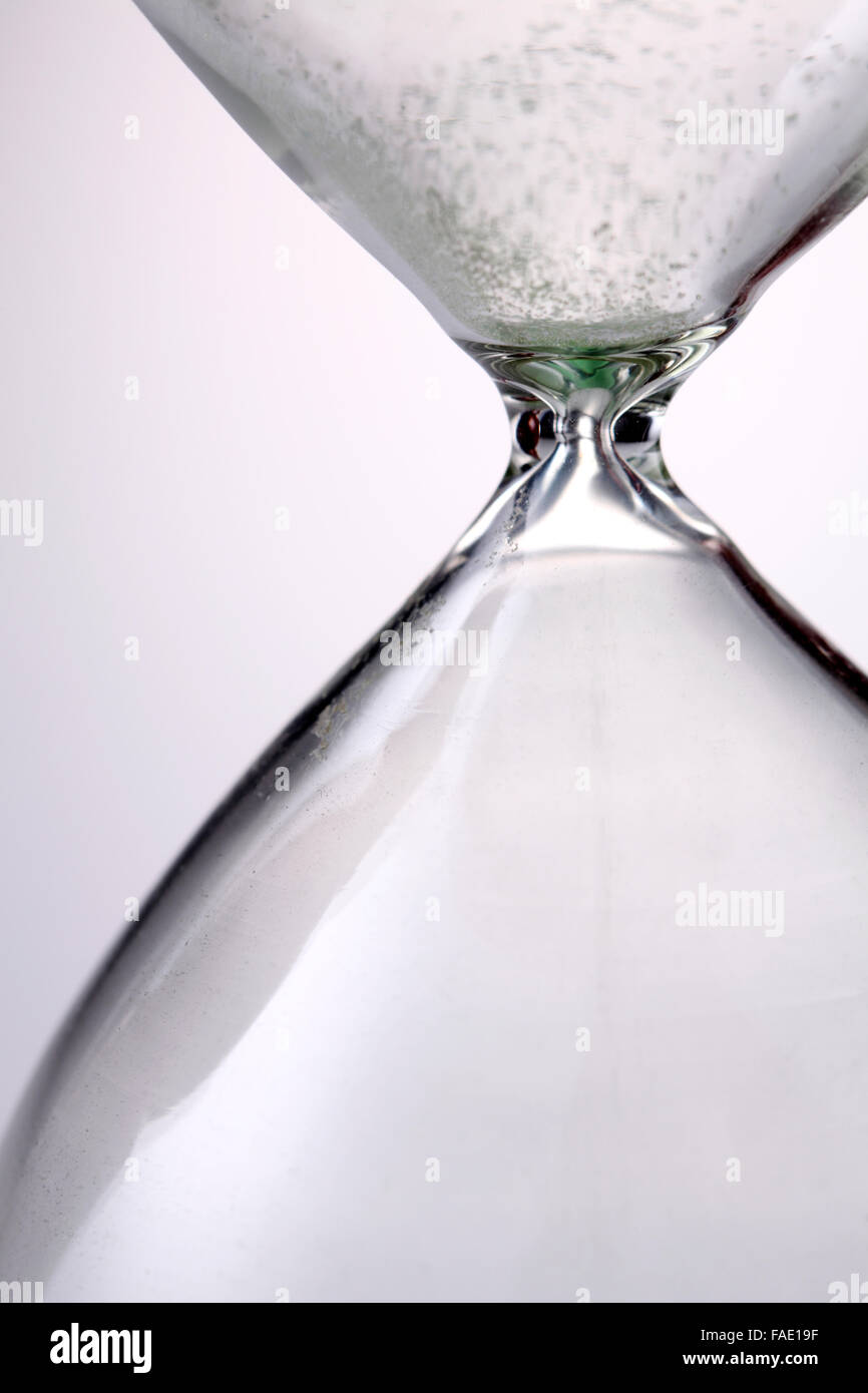 Sand falling through hourglass hi-res stock photography and images - Alamy