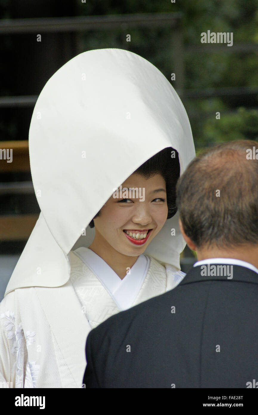 Meiji Shinto shrine Japanese traditional bride at her wedding Stock ...