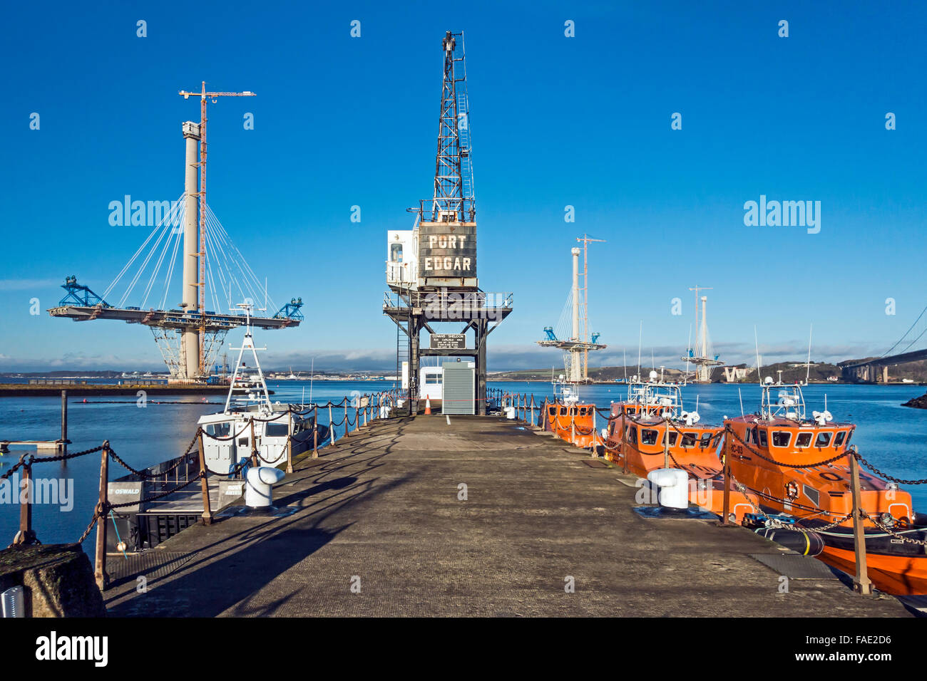 Queensferry crossing centre tower hi-res stock photography and images ...