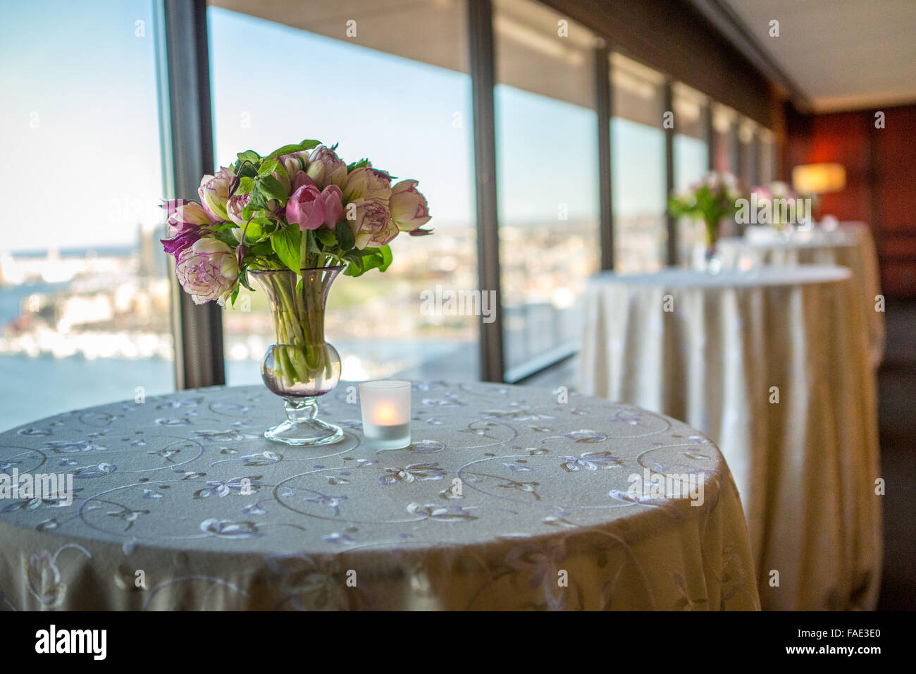 Table top bouquet hi-res stock photography and images - Alamy