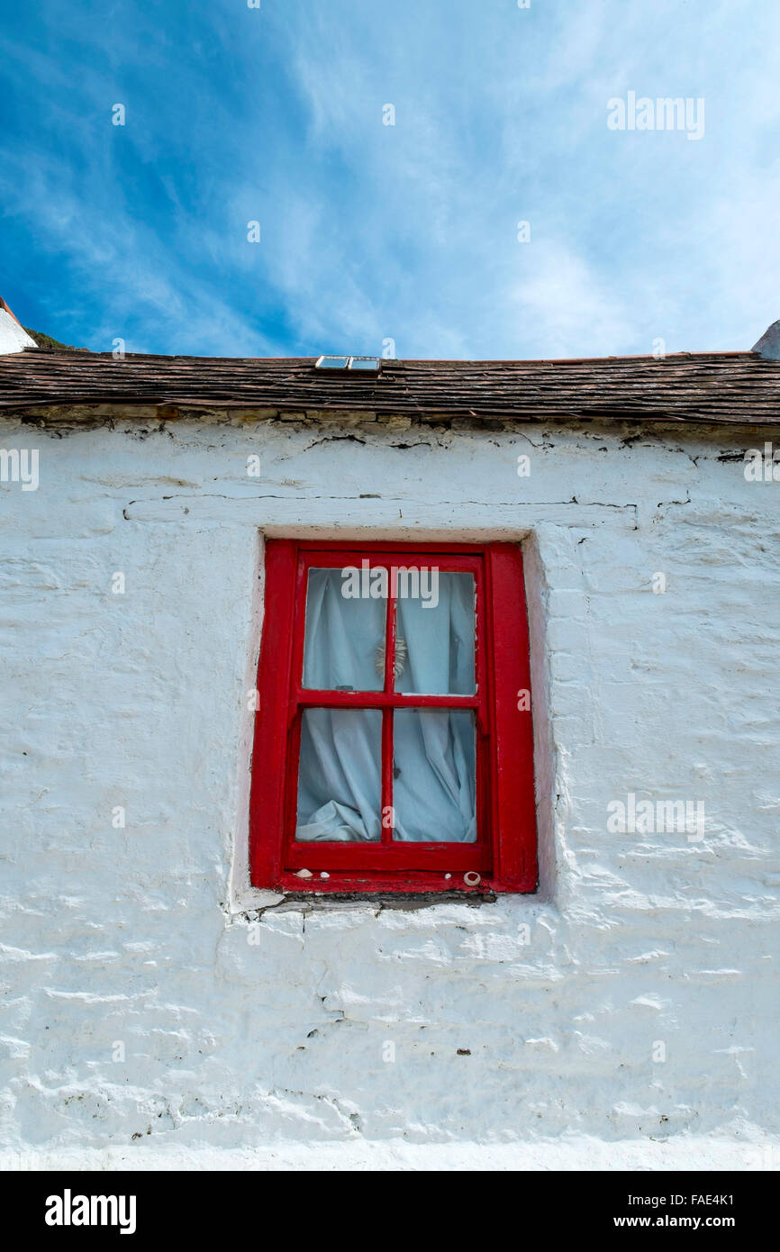 White wall window tiles hi-res stock photography and images - Alamy