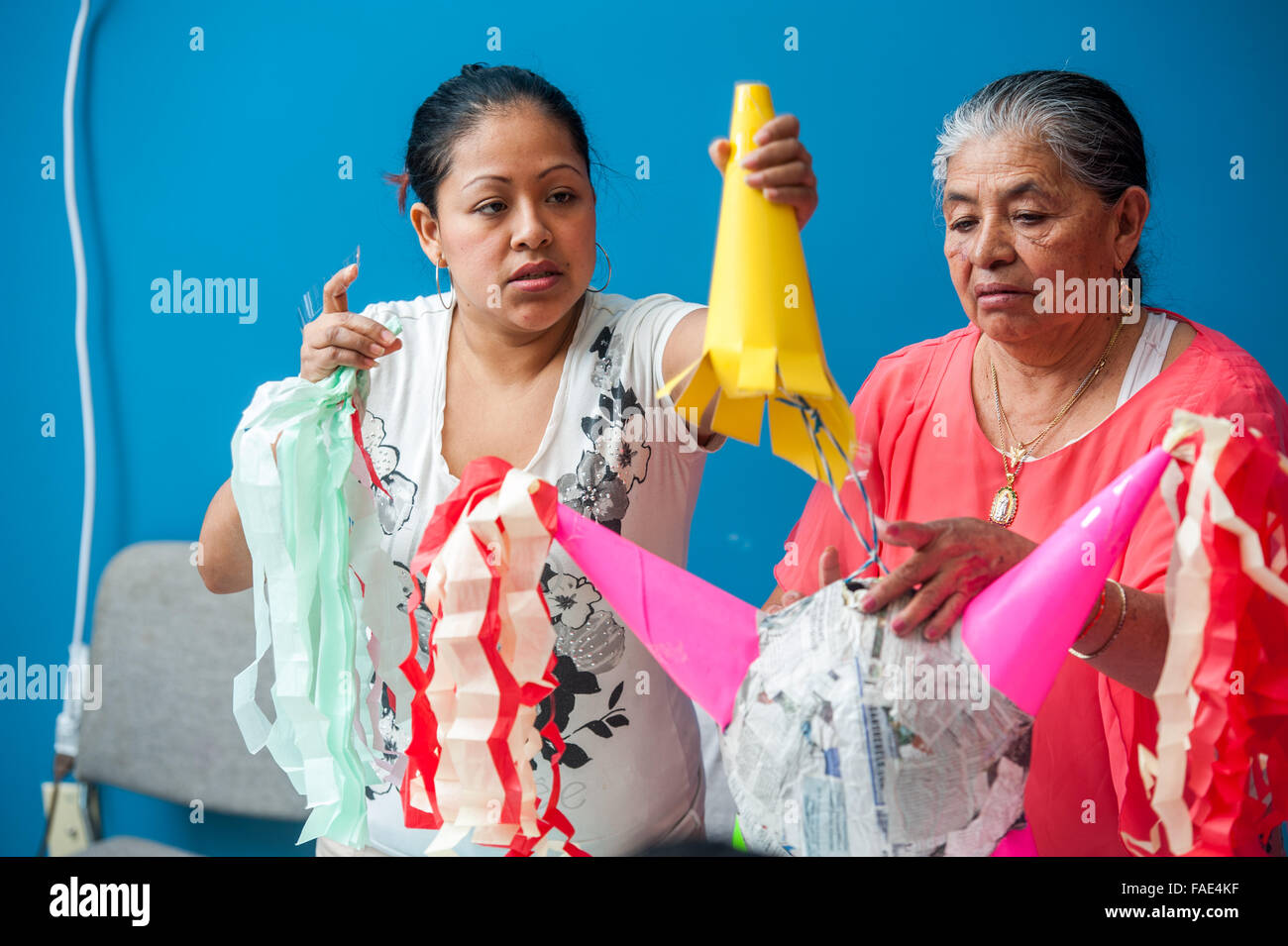 Process of making a Mexican pi–ata Stock Photo - Alamy