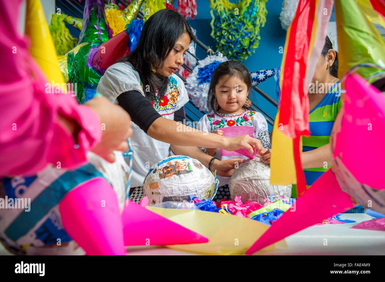 Process of making a Mexican pi–ata Stock Photo - Alamy