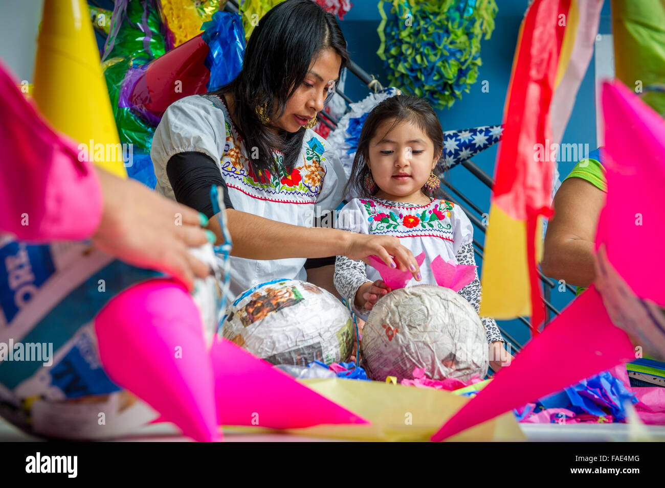 Process of making a Mexican pi–ata Stock Photo - Alamy
