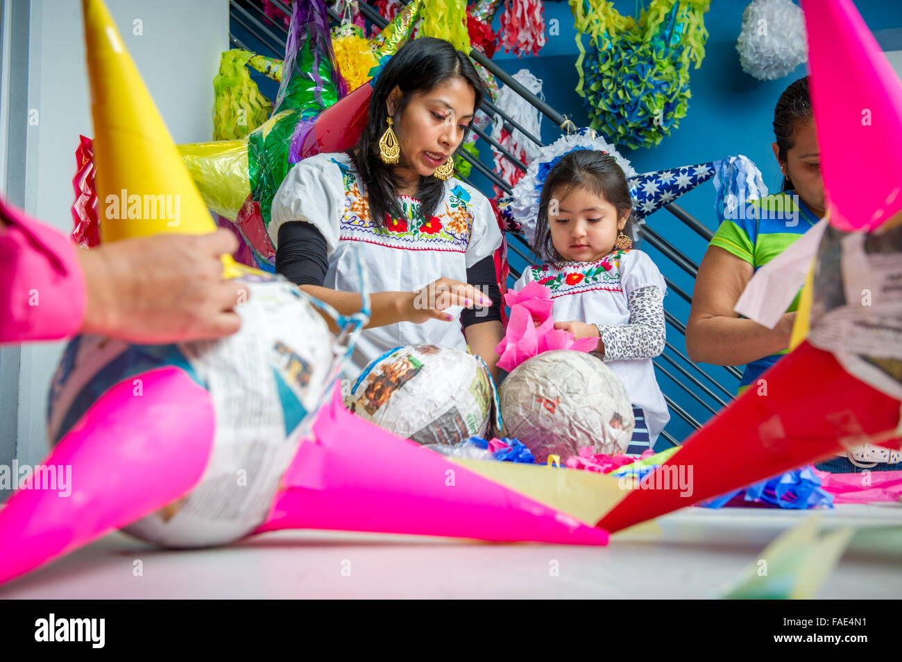 Process of making a Mexican pi–ata Stock Photo - Alamy