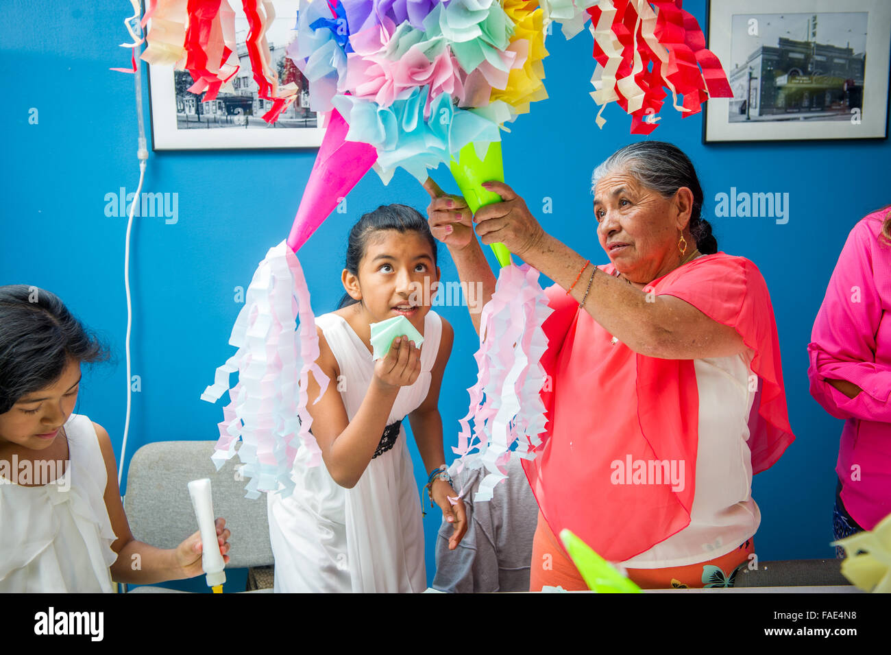 Process of making a Mexican pi–ata Stock Photo - Alamy