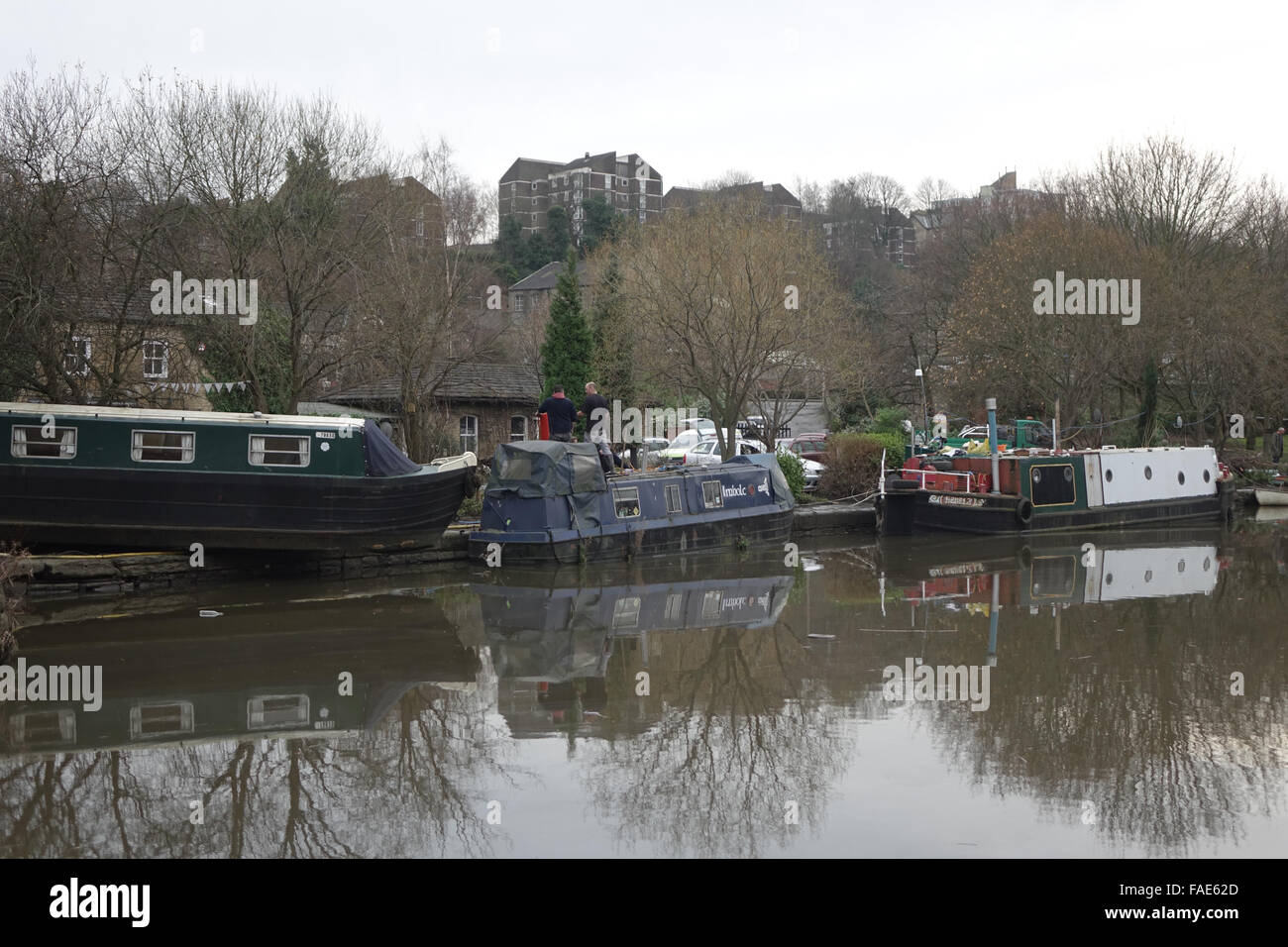 Elland Basin, Elland, West Yorkshire, UK. 28th December, 2015. Owners ...