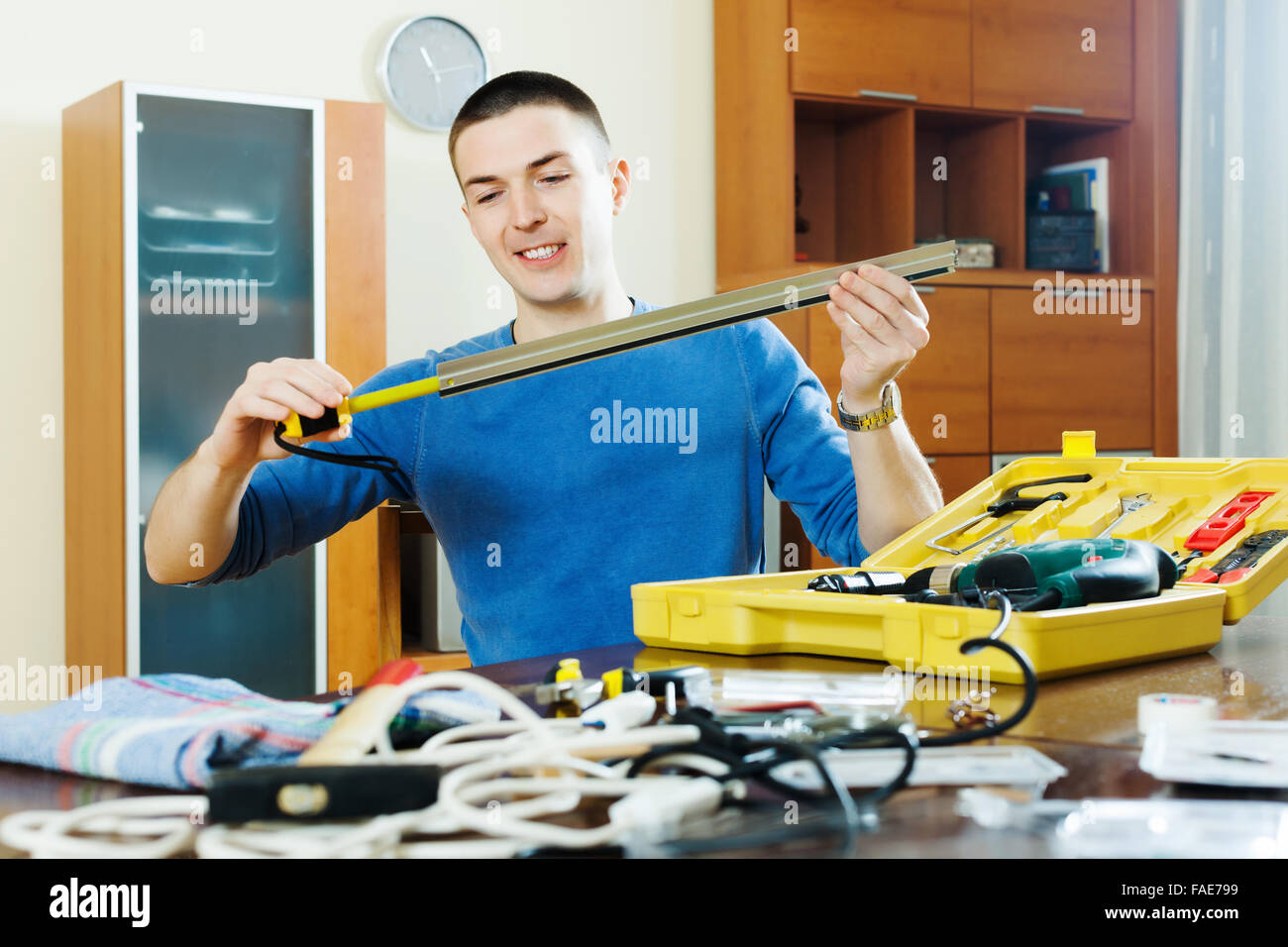 Man measuring something with tape measure Stock Photo - Alamy