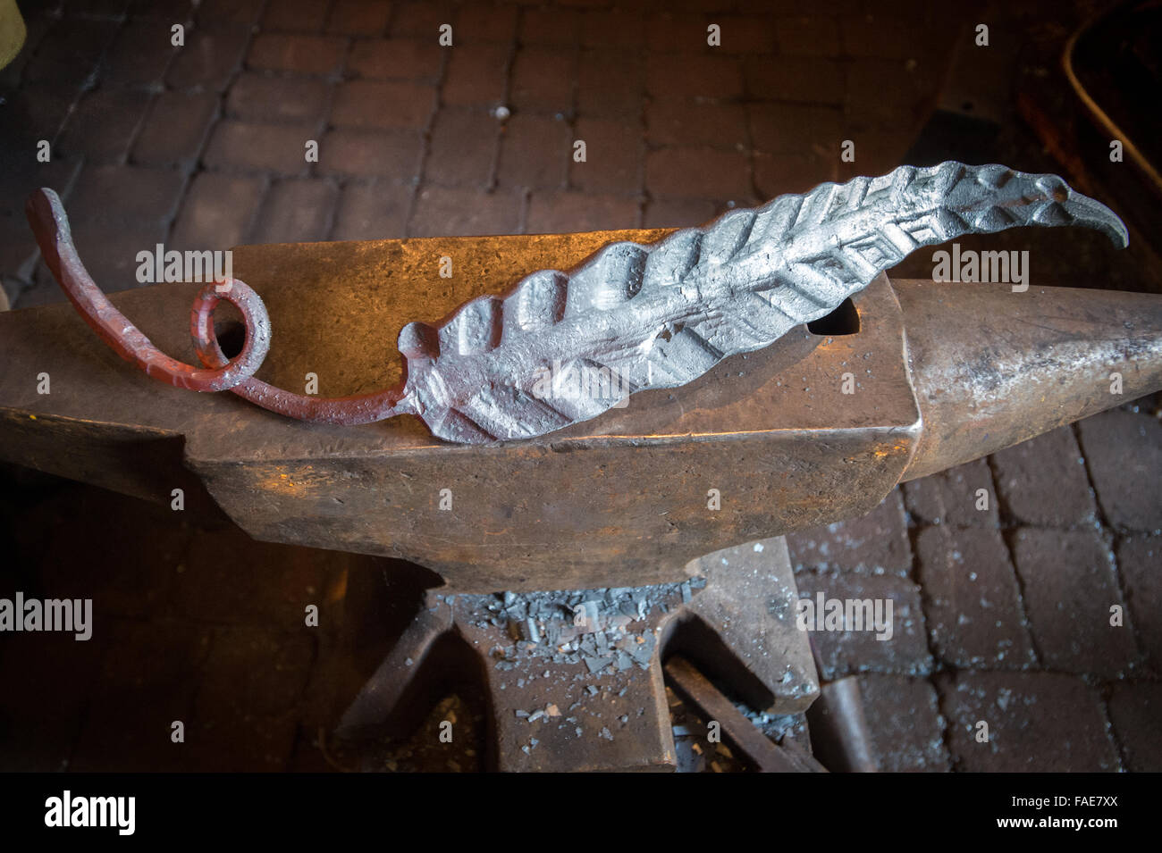 Twisted metal hi-res stock photography and images - Alamy