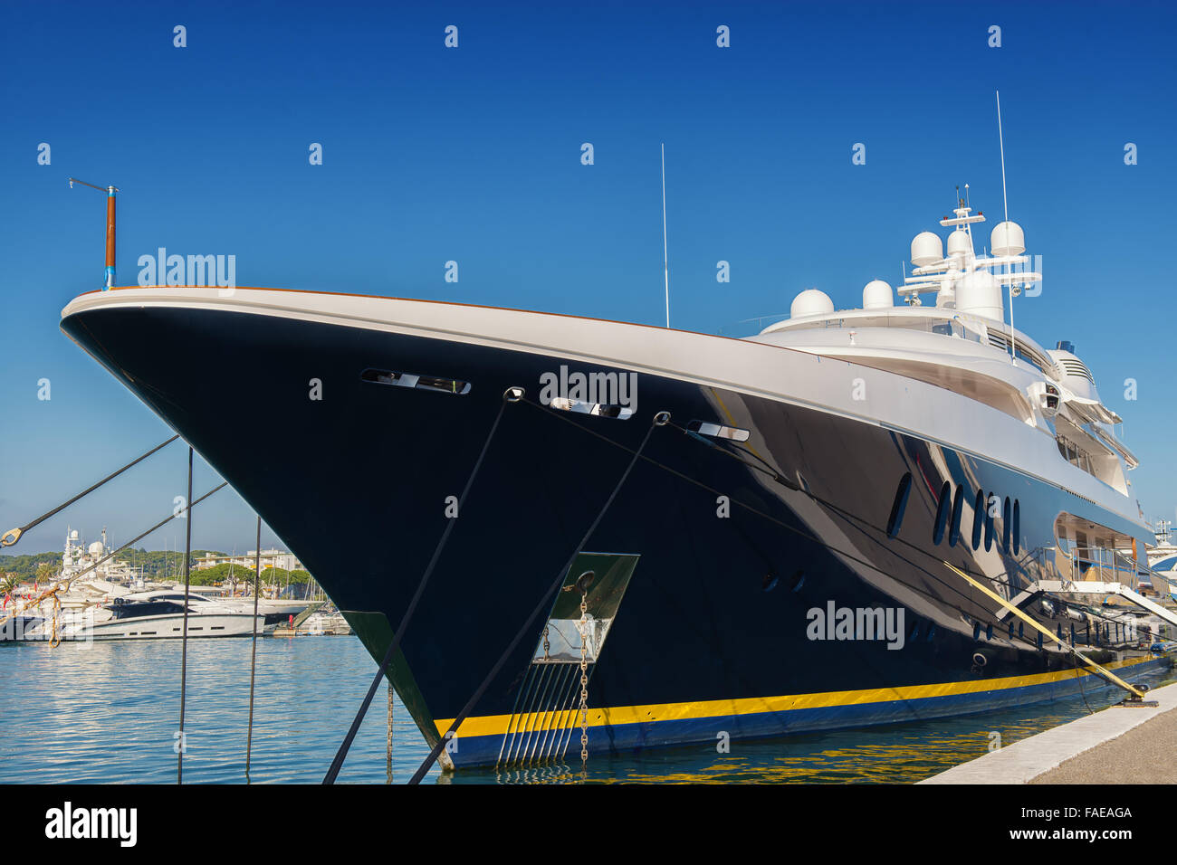 The luxury boat hi-res stock photography and images - Alamy