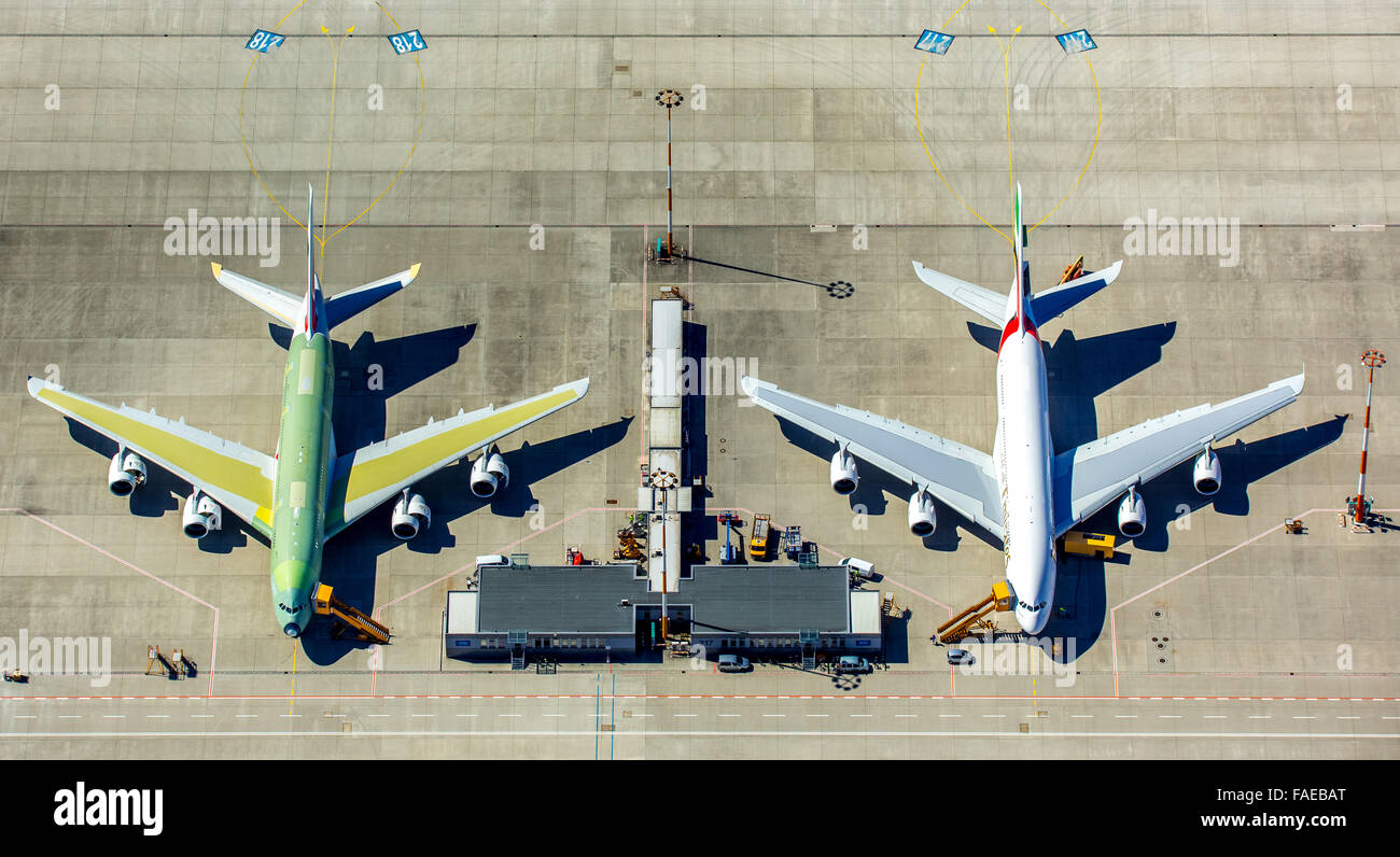 Aerial view airbus a380 emirates hi-res stock photography and images ...