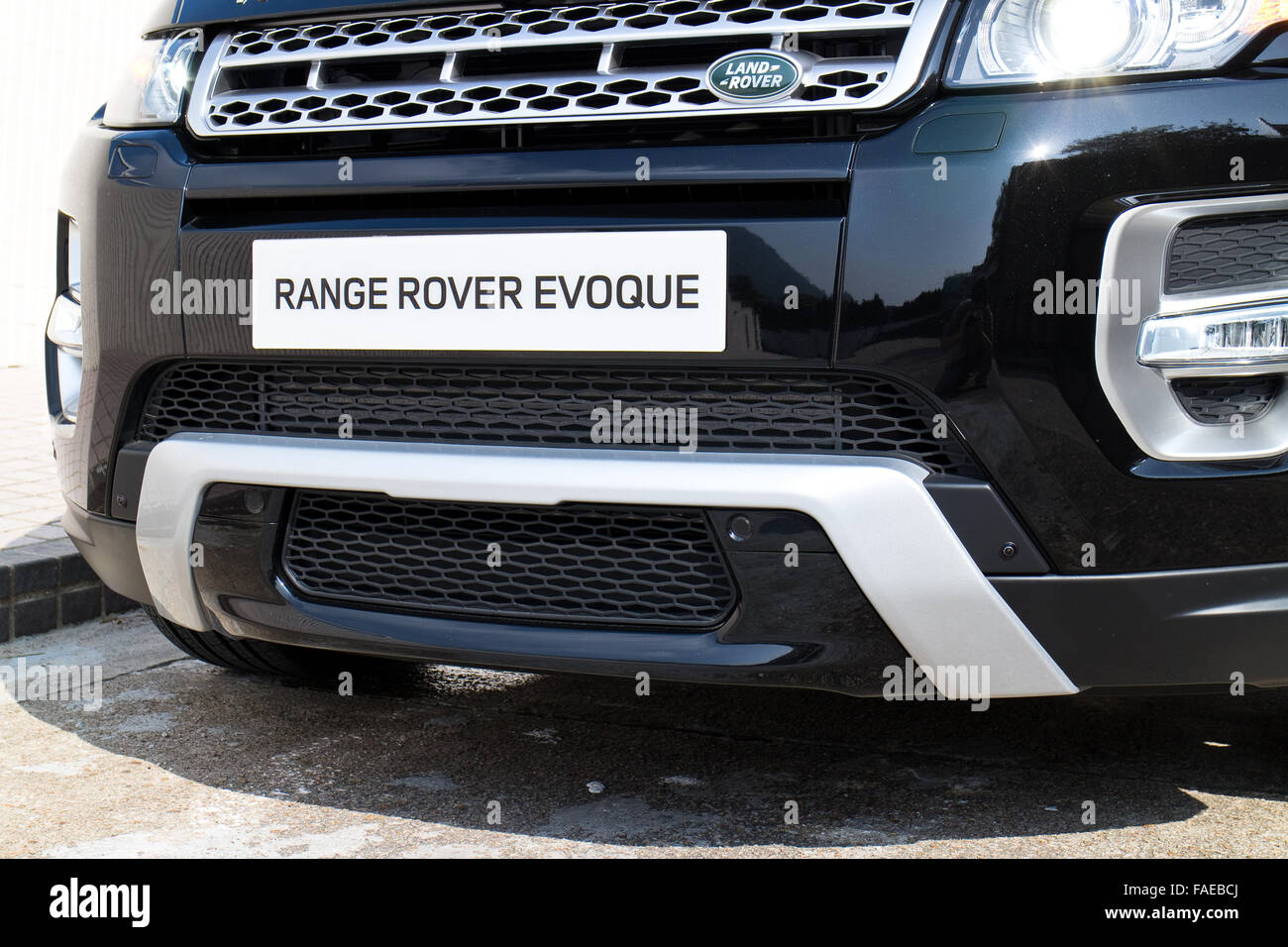 Land rover range rover autobiography hi-res stock photography and ...