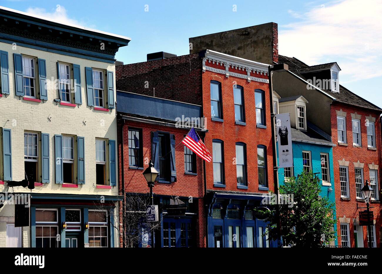 Baltimore, Maryland: 18th and 19th century brick houses line the Thames ...