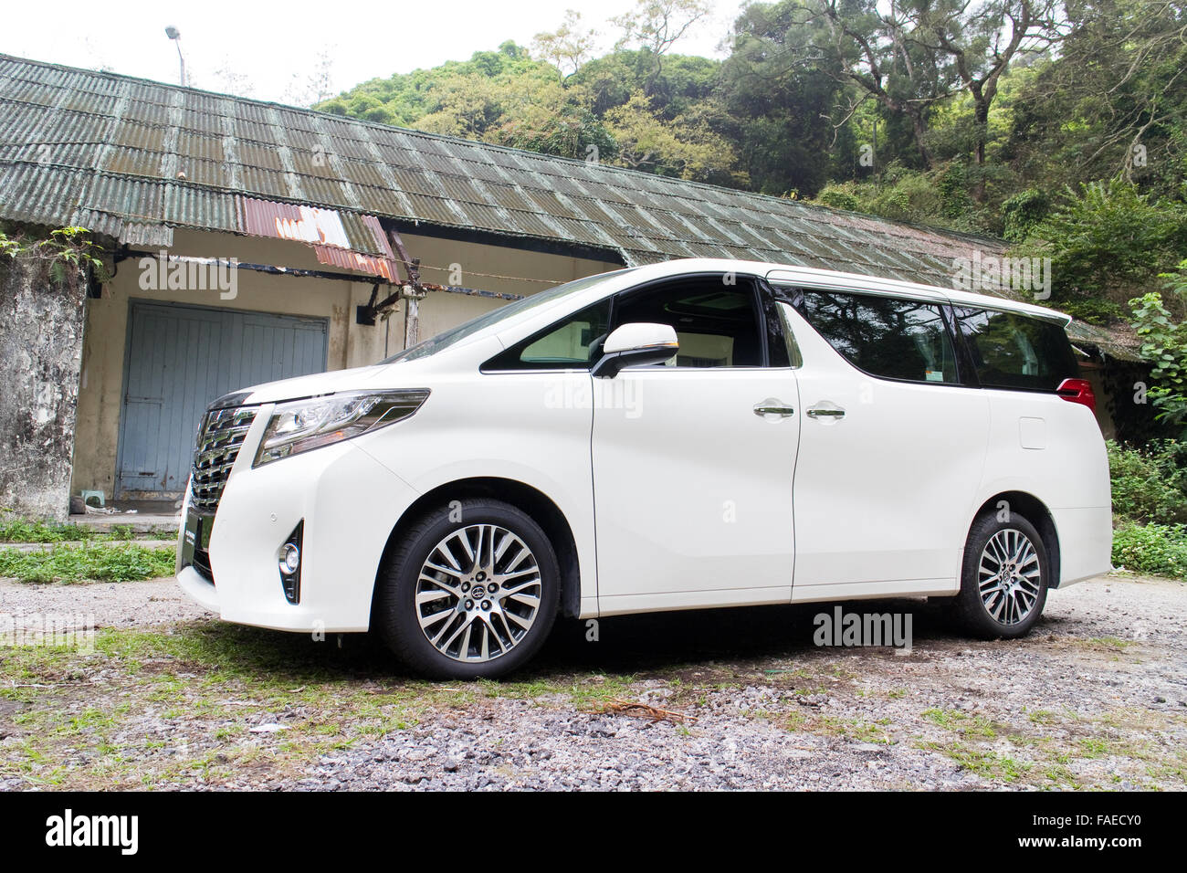 Toyota alphard hi-res stock photography and images - Alamy